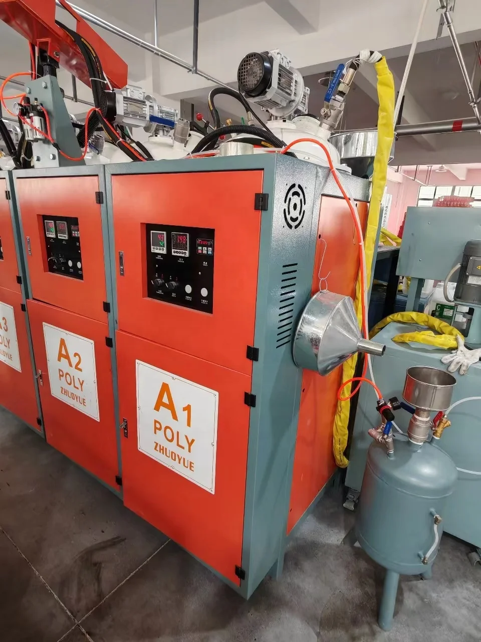 Automatic Pu Foam Polyurethane Shoe Making Machine Footwear Midsole ...