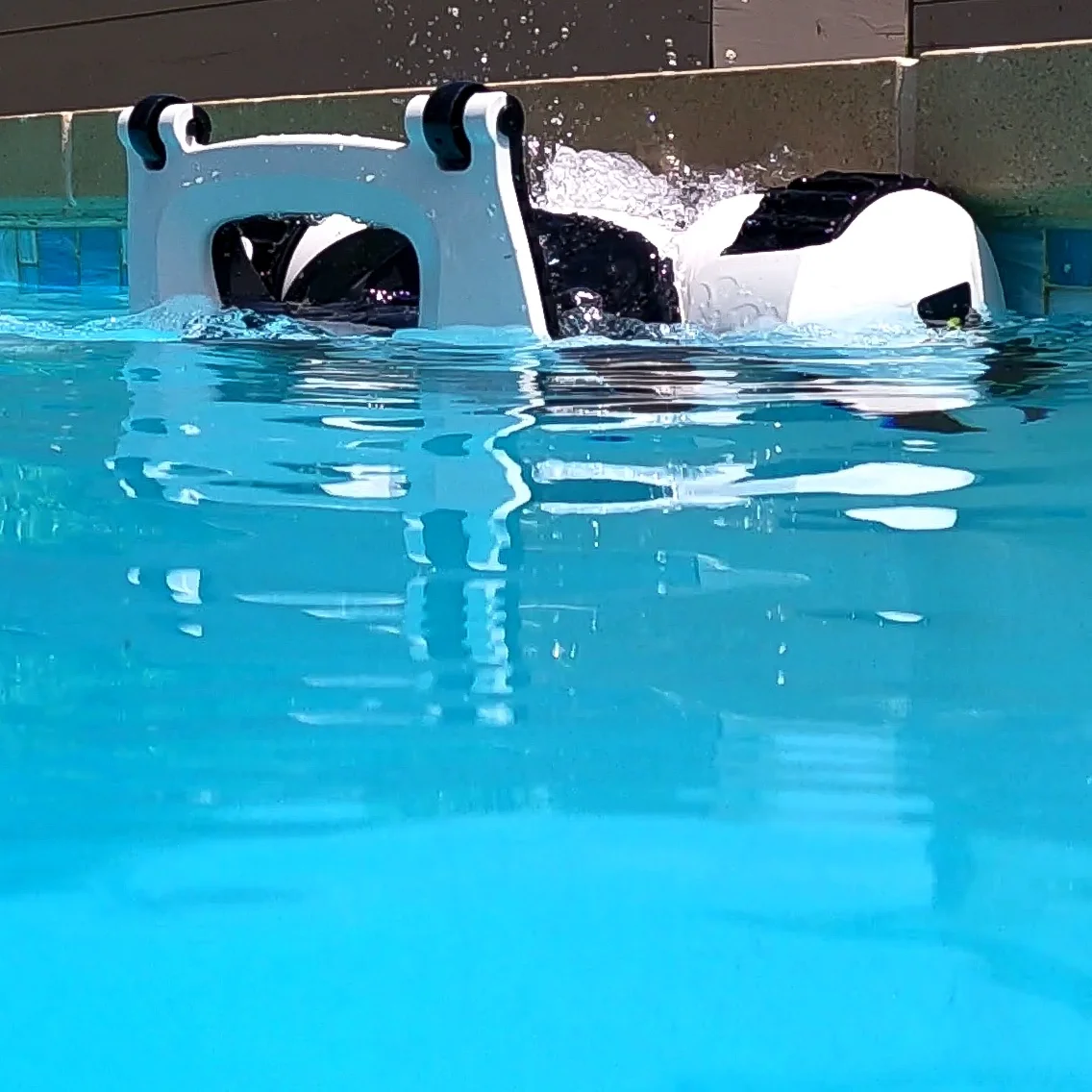 Wholesale Cordless Swimming Pool Wall Climbing Smart Robot Vacuum Pool ...
