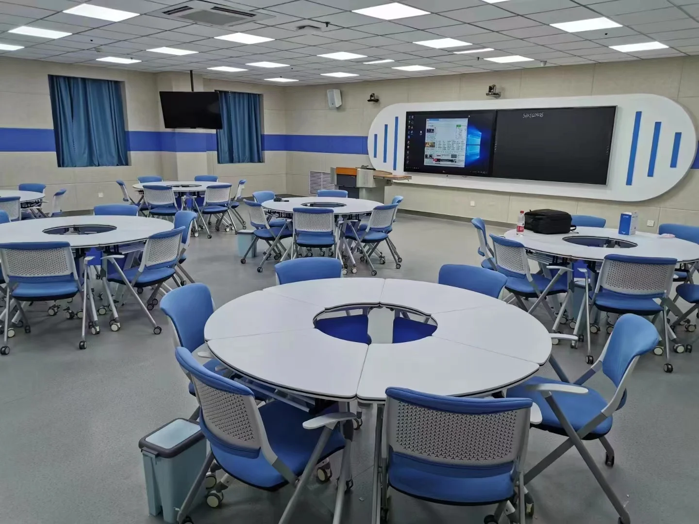 Modern Extendable Round Meeting Room Desk With Movable Spliced Bracket ...