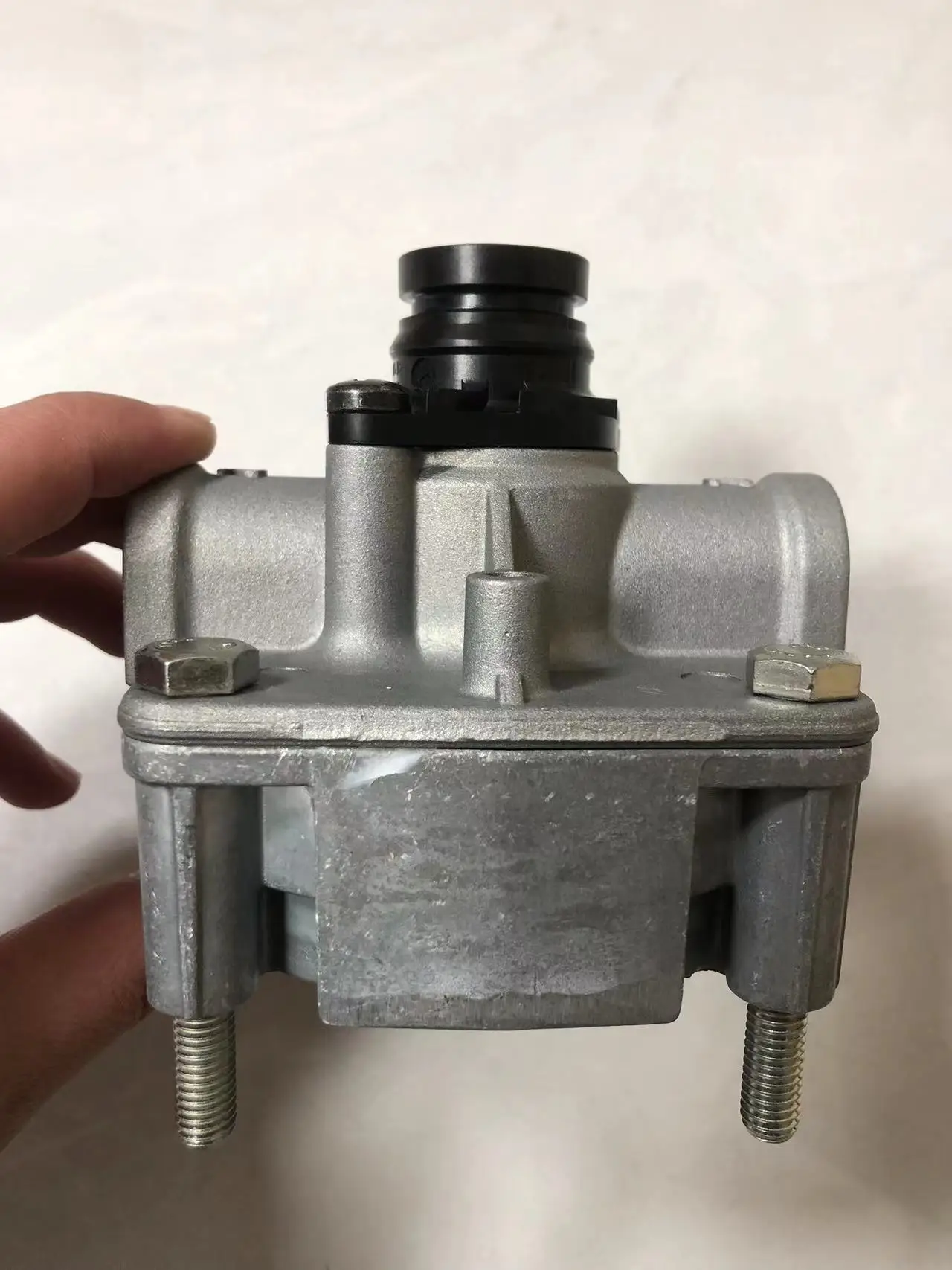 Oe Differential Relay Valve 9730112000 For Trucks And Buses - Buy ...