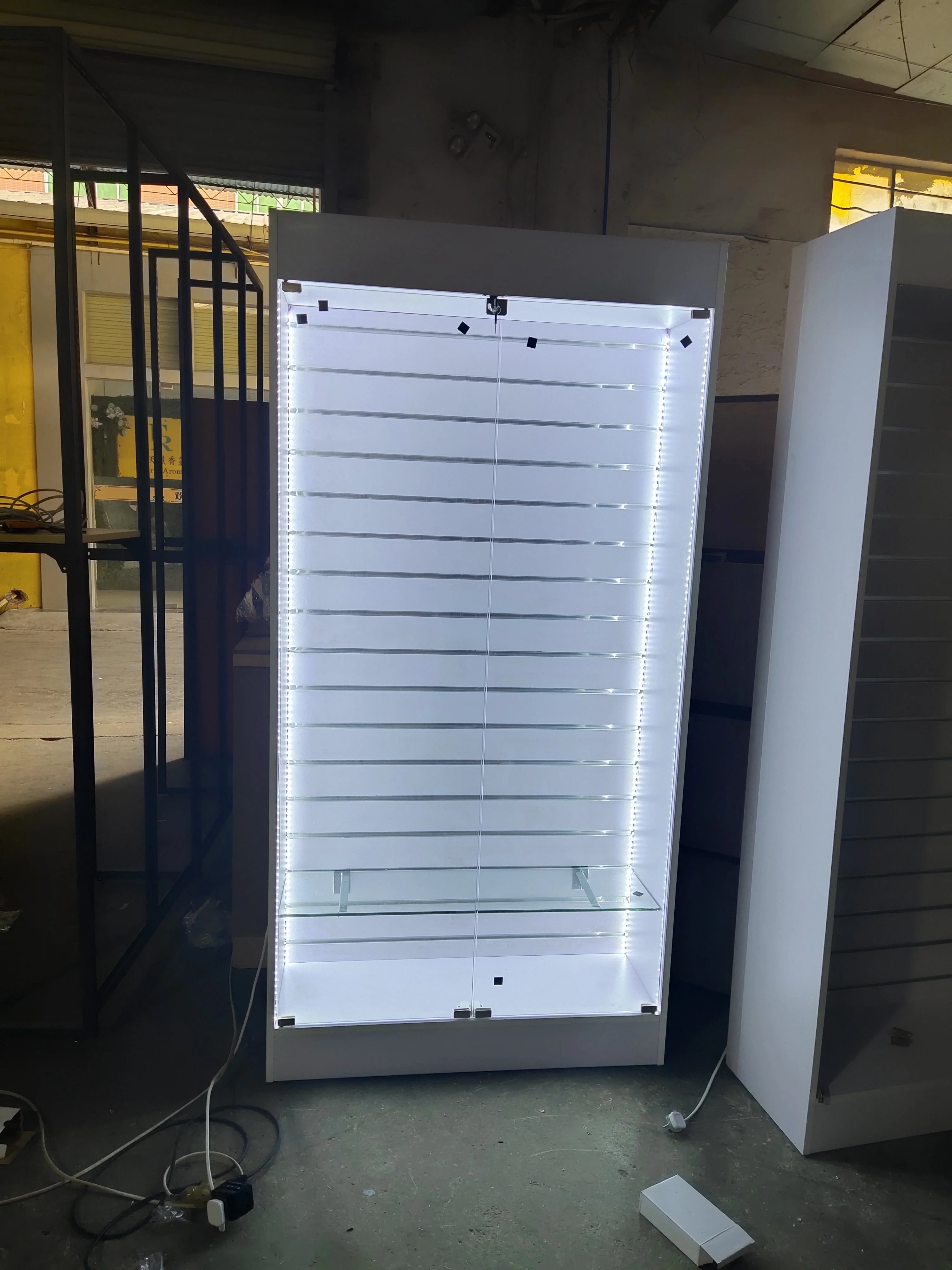 Customized Slat Wall Back Jewelry Store Display Cases