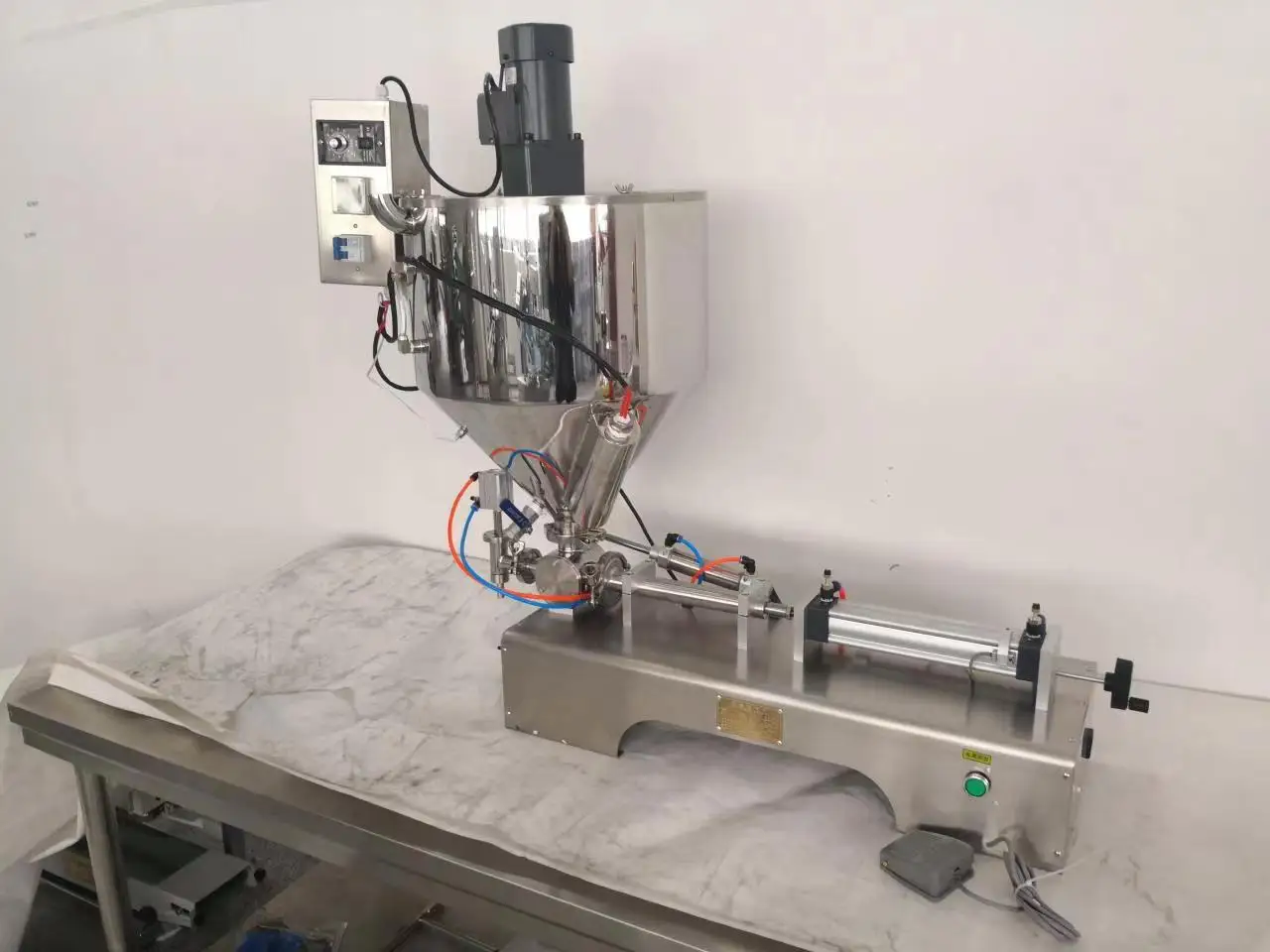 100-1000ml Vertical Pneumatic Liquid Filling Machine Single Nozzle Heat ...