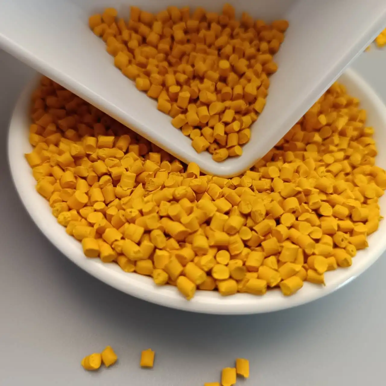 Color Masterbatch For Injection Molding Composite Bags Yellow ...