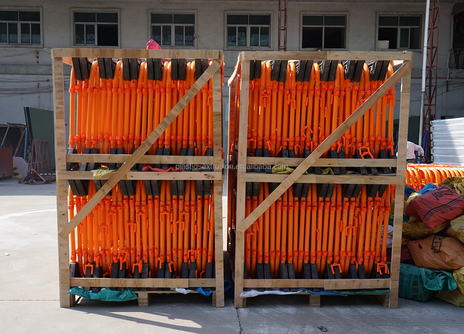 Rubber Base Race Track Safety Barrier Pvc Road Construction Barriers ...