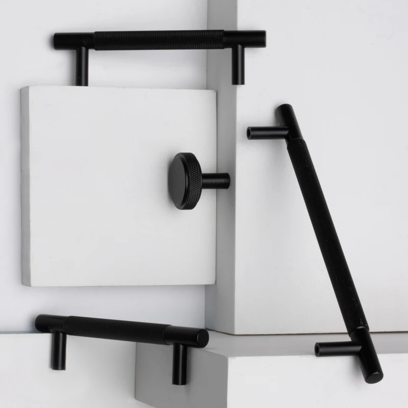 QS-HK0054 Cheap Brushed Brass and Matte Black Kitchen Door Handles