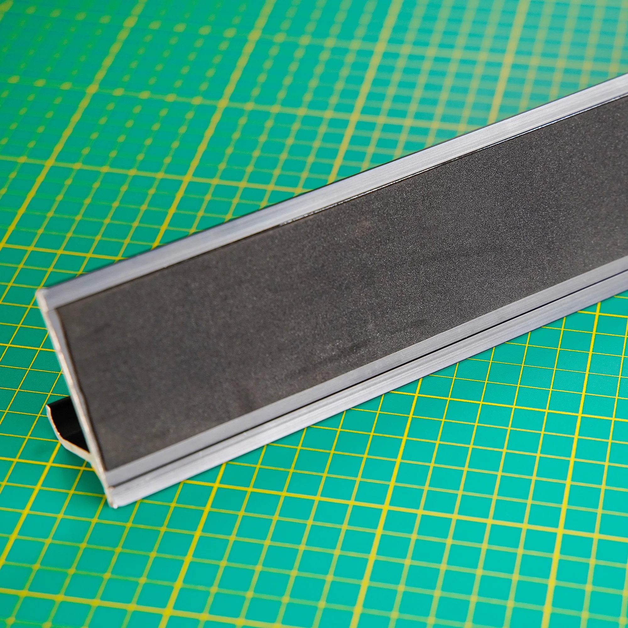 Aluminum Slim Safety Cutting Ruler & Paper Cutter Tool For Advertising Odm