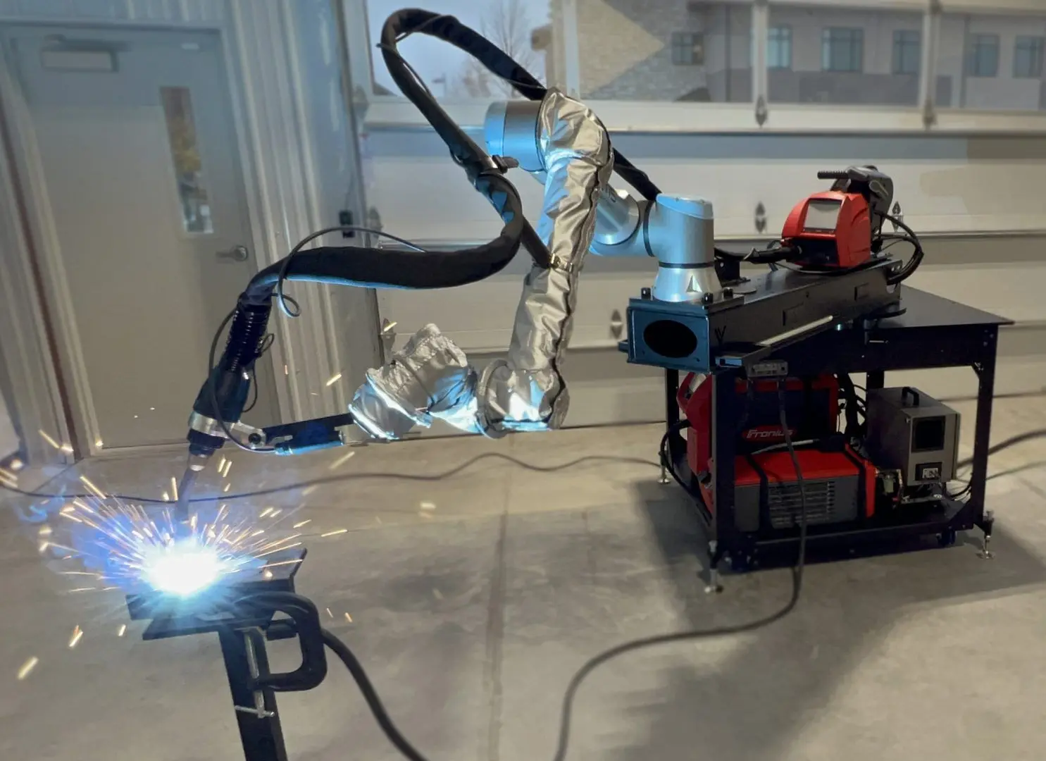 UR20 Cobot Welding Robot Arm - 20kg Payload for Automatic Welding