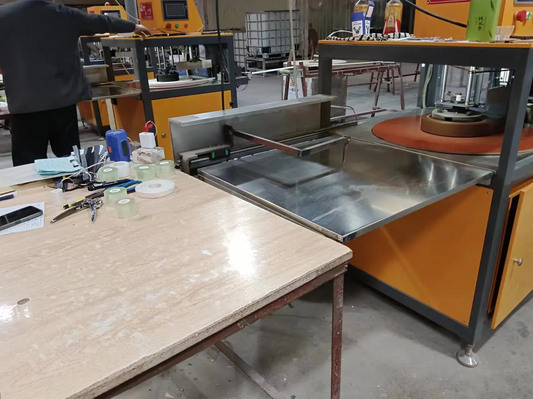 Durable 18mm PVC Office Desk Edge Banding with Gold & White U