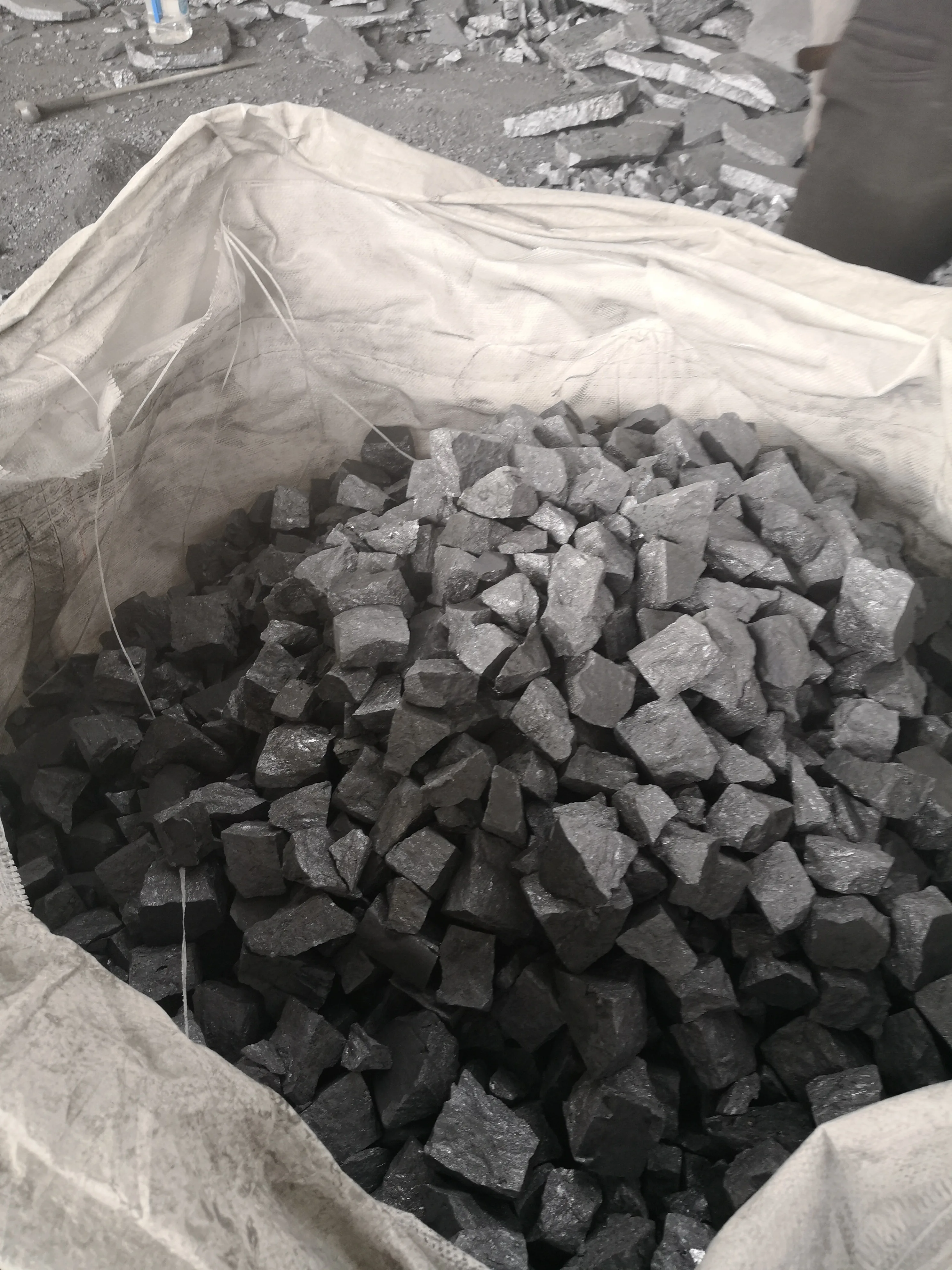 High Quality Ferrosilicon/fesi/antaciron/silicon Iron/ 72% 75% Ferro ...