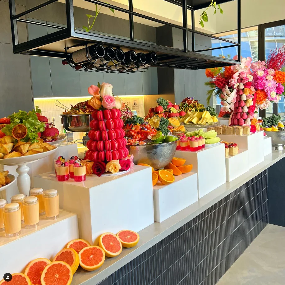 Wholesale Acrylic Dessert Display Boxes - Easy Assembly