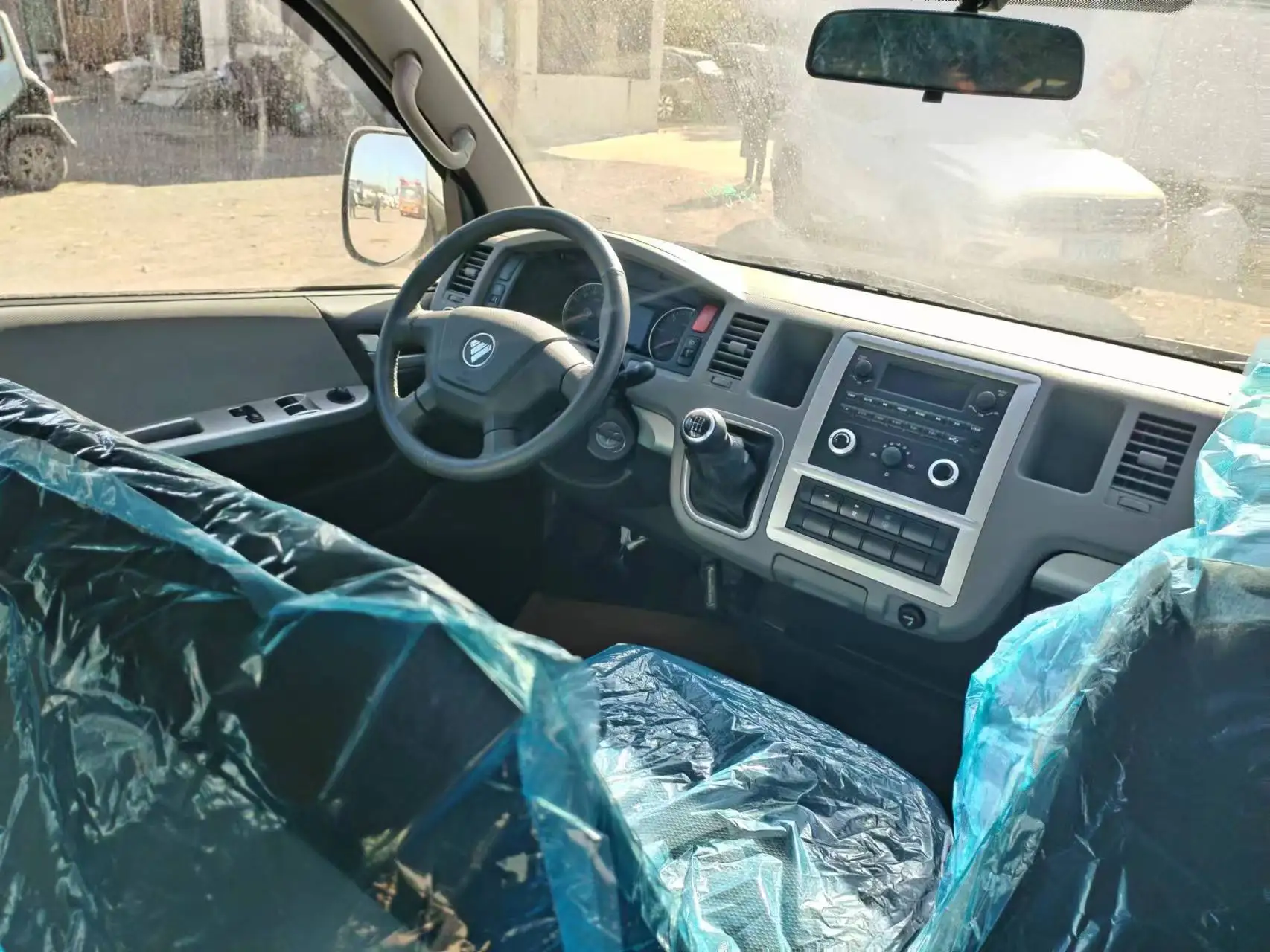 Well Refurbished Mini Bus Foton Hiace Van Diesel Engine 16 Seats