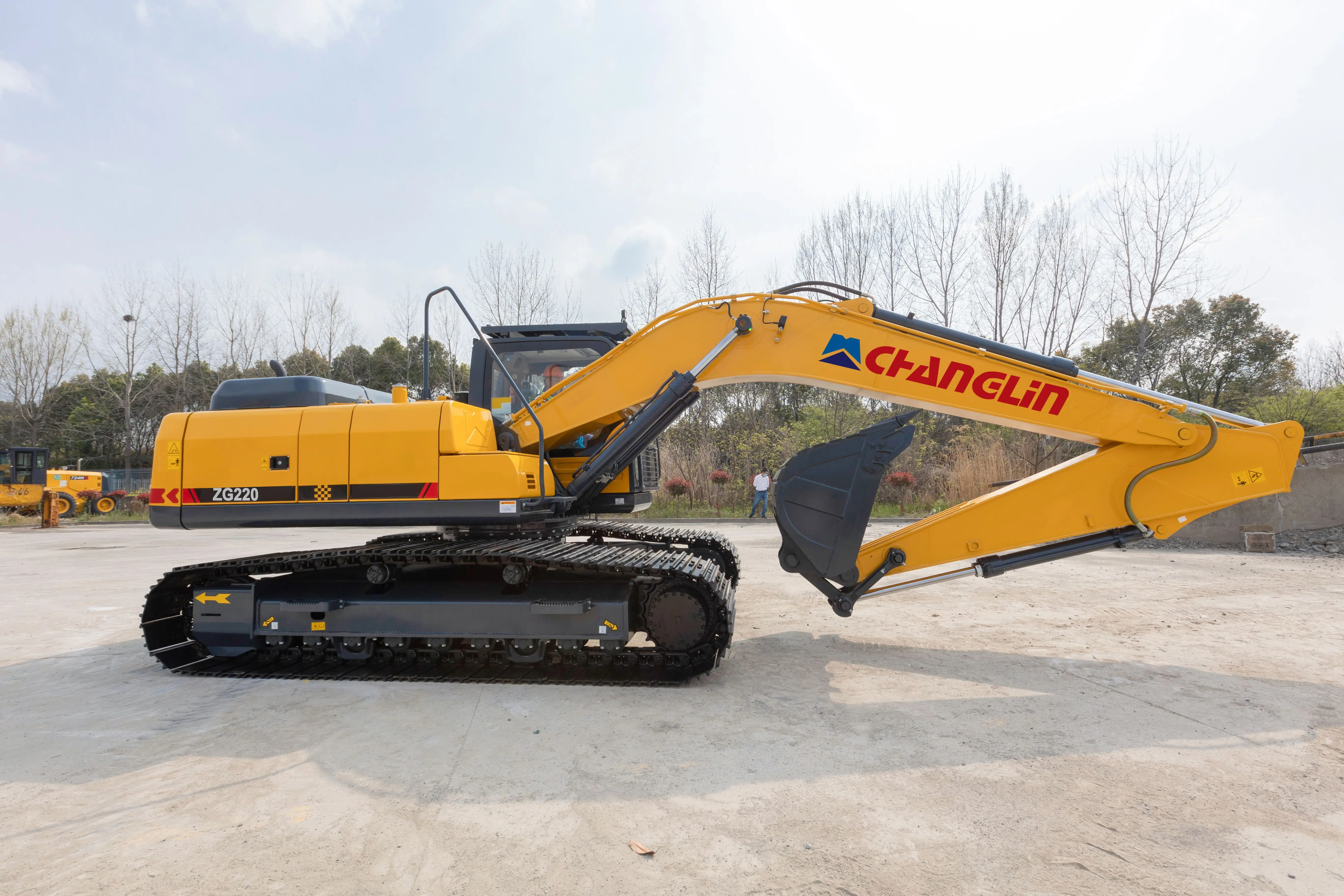 SINOMACH-CHANGLIN 22 Ton Heavy Equipment - Efficient Excavator