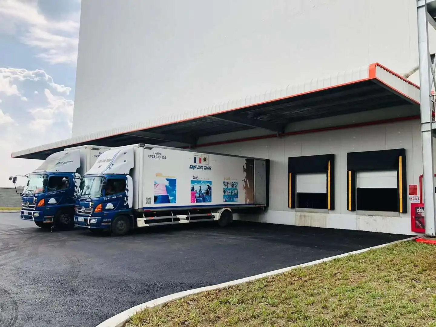 Telescopic Electric Dock Leveler - Bigger Reach & Efficiency