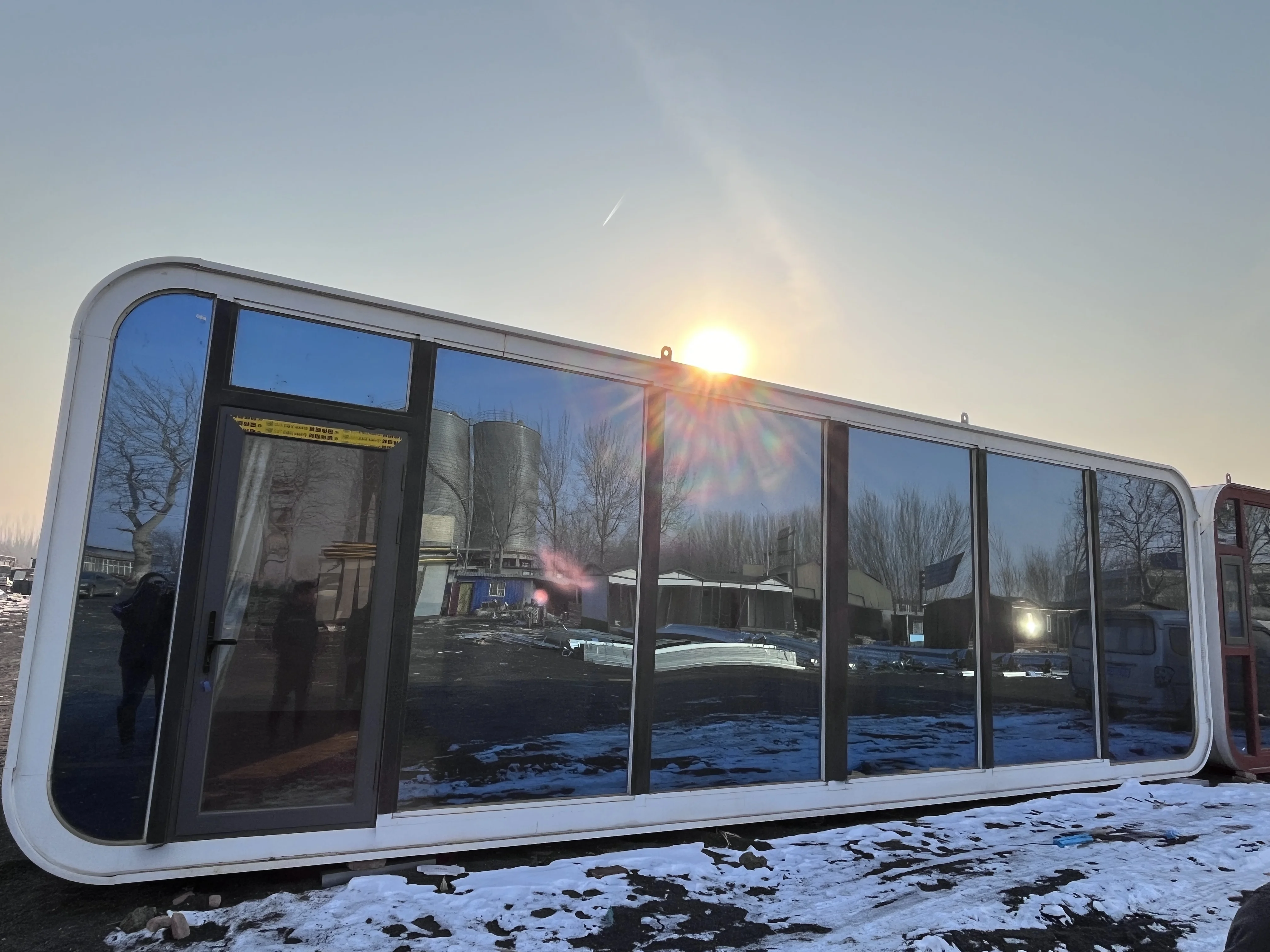 Luxury Container Hotel - Space Capsule House for Travel