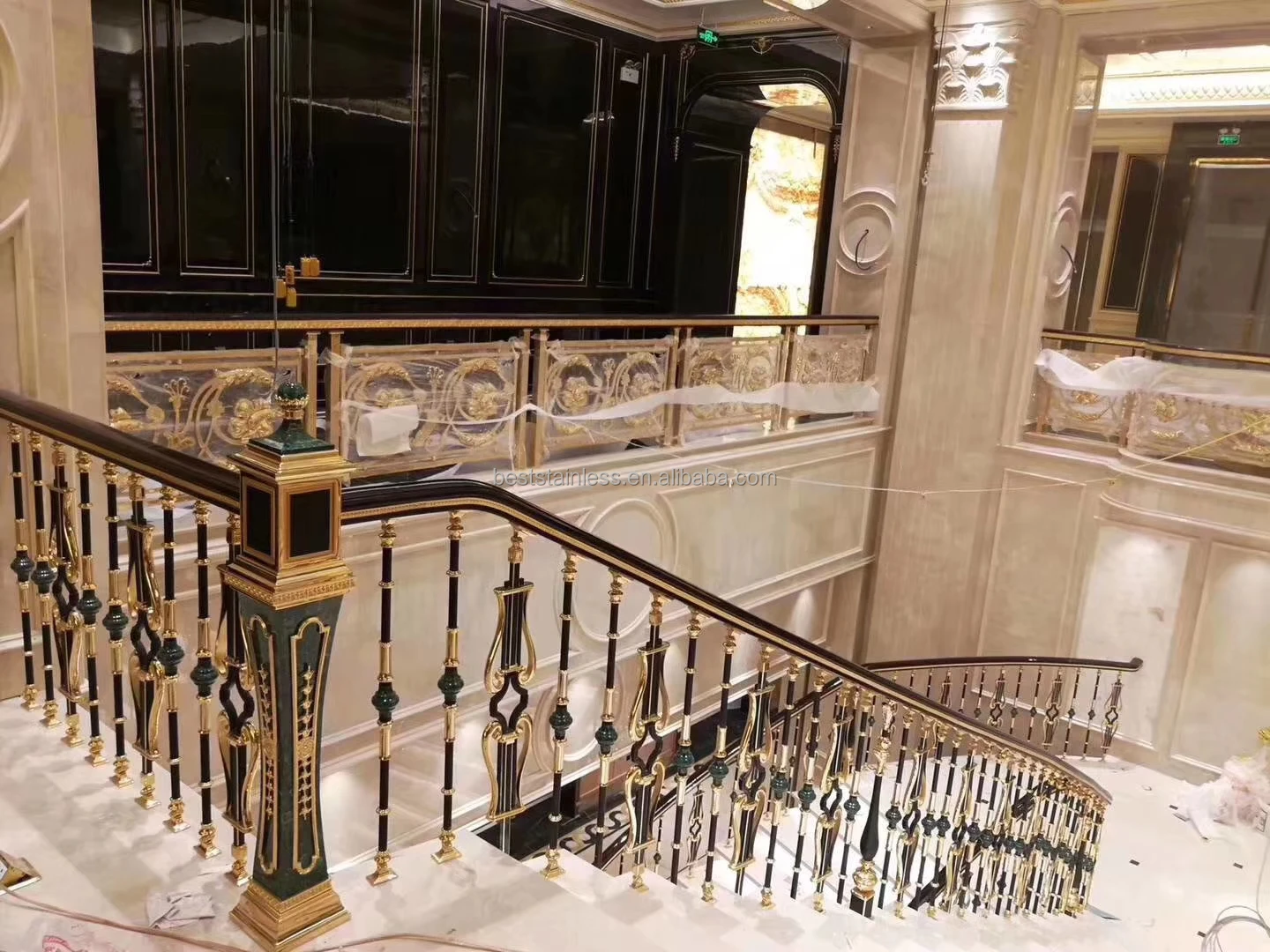 Villa Handrail Stairs - Curved Golden Aluminium Railings