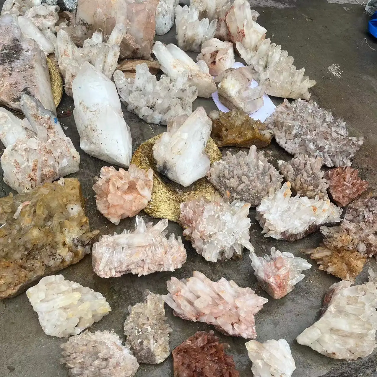 Wholesale Natural Quartz Crystal Clusters for Healing
