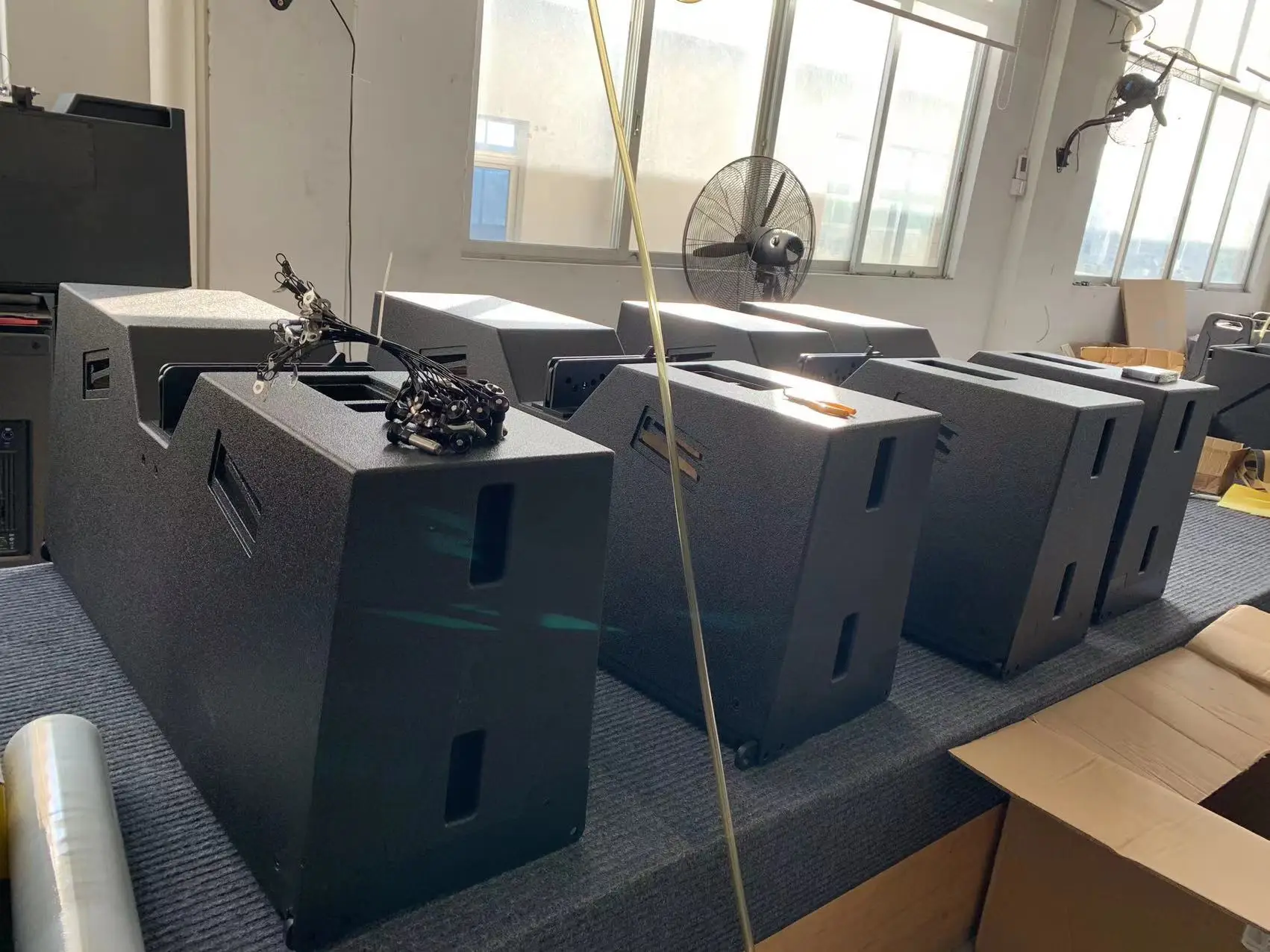 Hdl 20a B Active 10'' Line Array Stage Speakers - Professional Audio