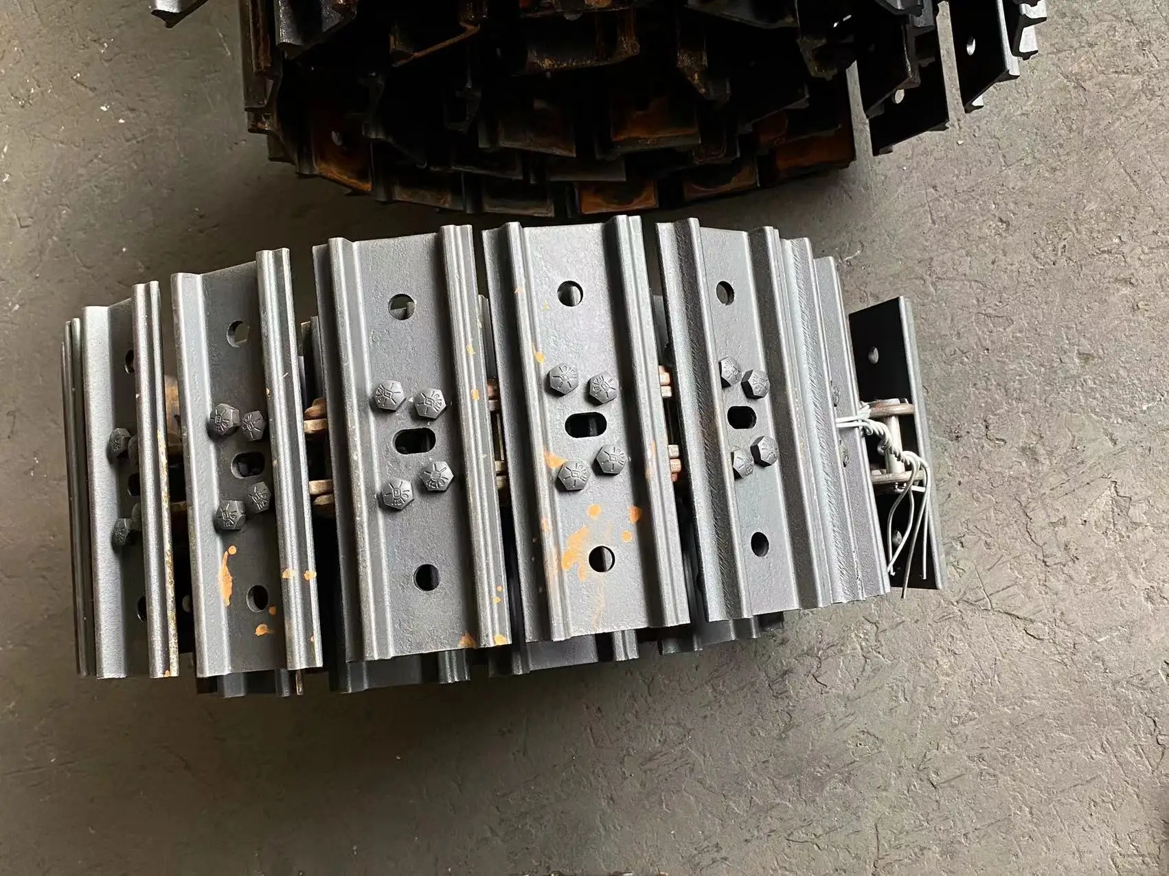 Explosion Excavator Undercarriage Parts Track Shoe Pitch 190 ...