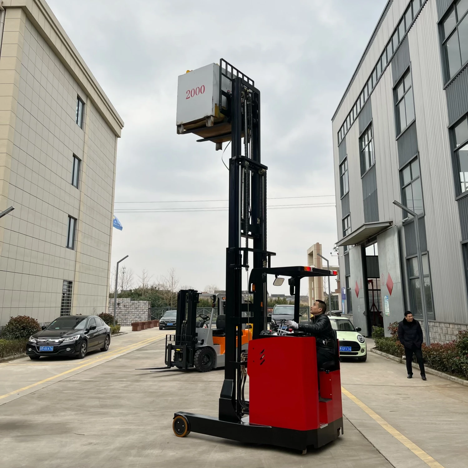Kad Electric Reach Forklift Narrow Aisle Stand up Sit Down Reach Truck ...