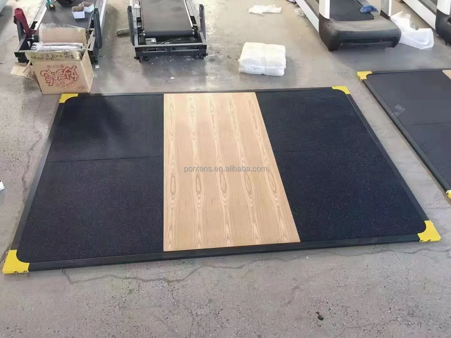 Heavy Duty Weightlifting Equipment Gym Power Rack Wooden Rubber Floor ...