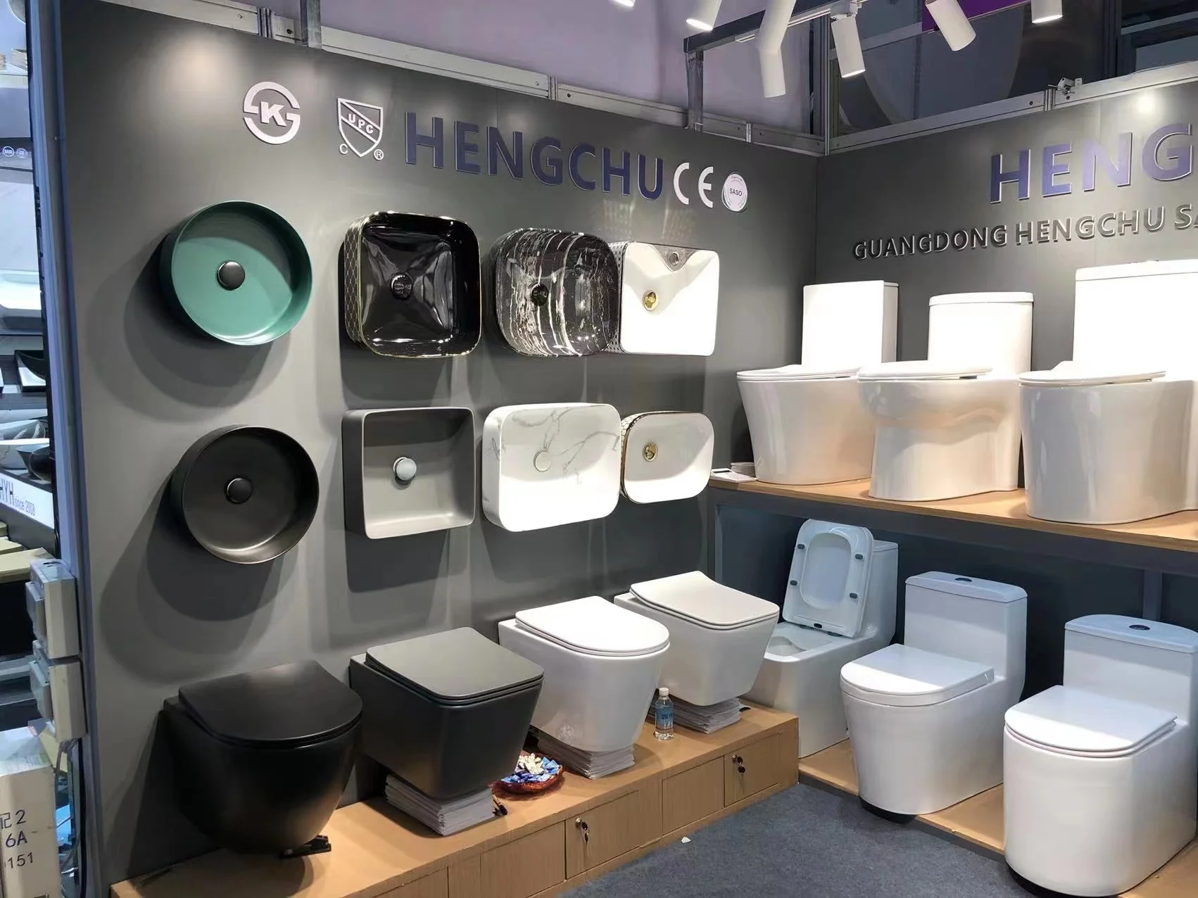 Elegant Golden Wall Hung Mounted Rimless Concealed Cistern Commode Wc ...