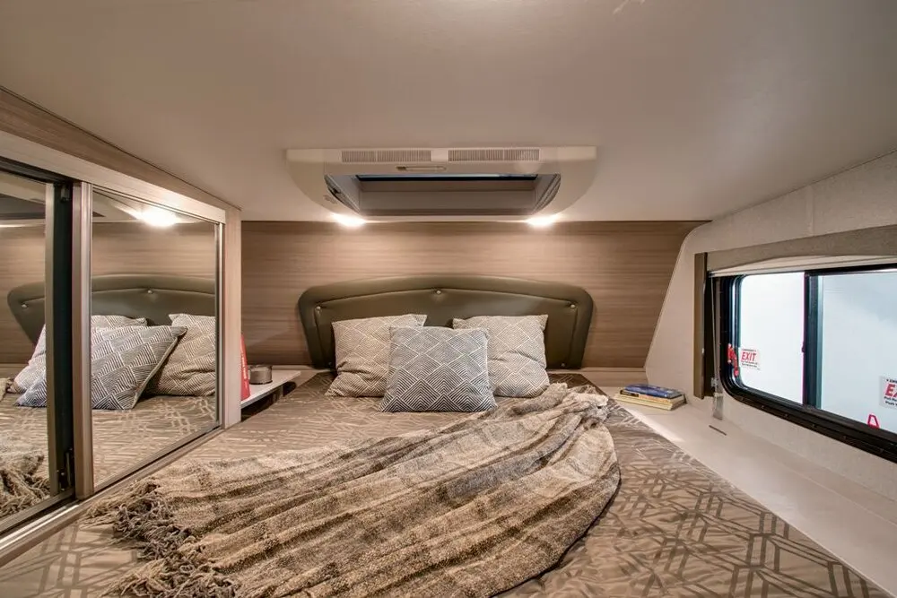 Truck Toyota Tacoma Slide In Cab Overhead Travel Pickup Rv Pick Up ...