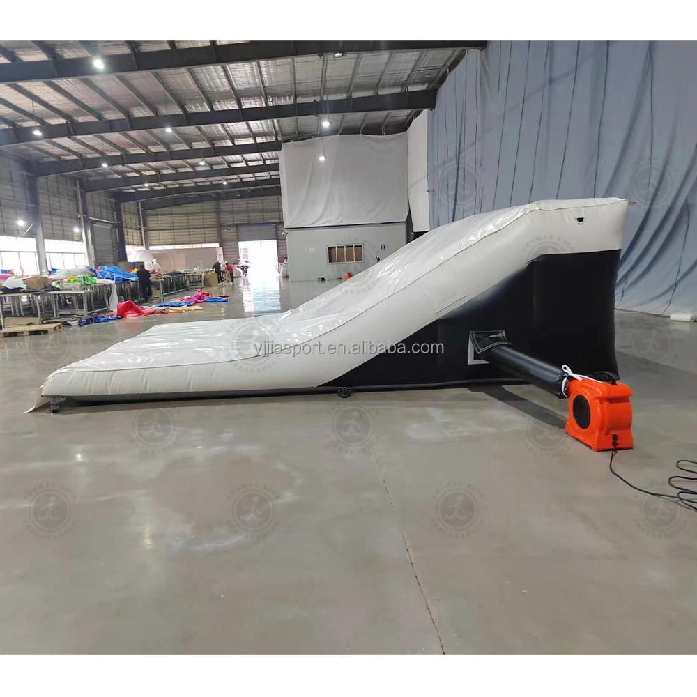 Outdoor Giant Inflatable Landing Airbag with Ramp / Bike Jump Stunt Air Bag for FMX MTB BMX ...
