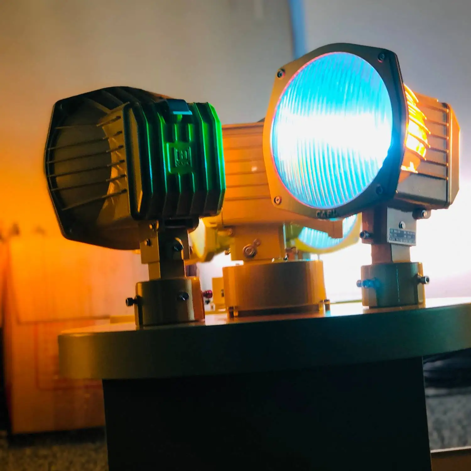 Helipad Identification and Location Markers Photocell Rotating White ...