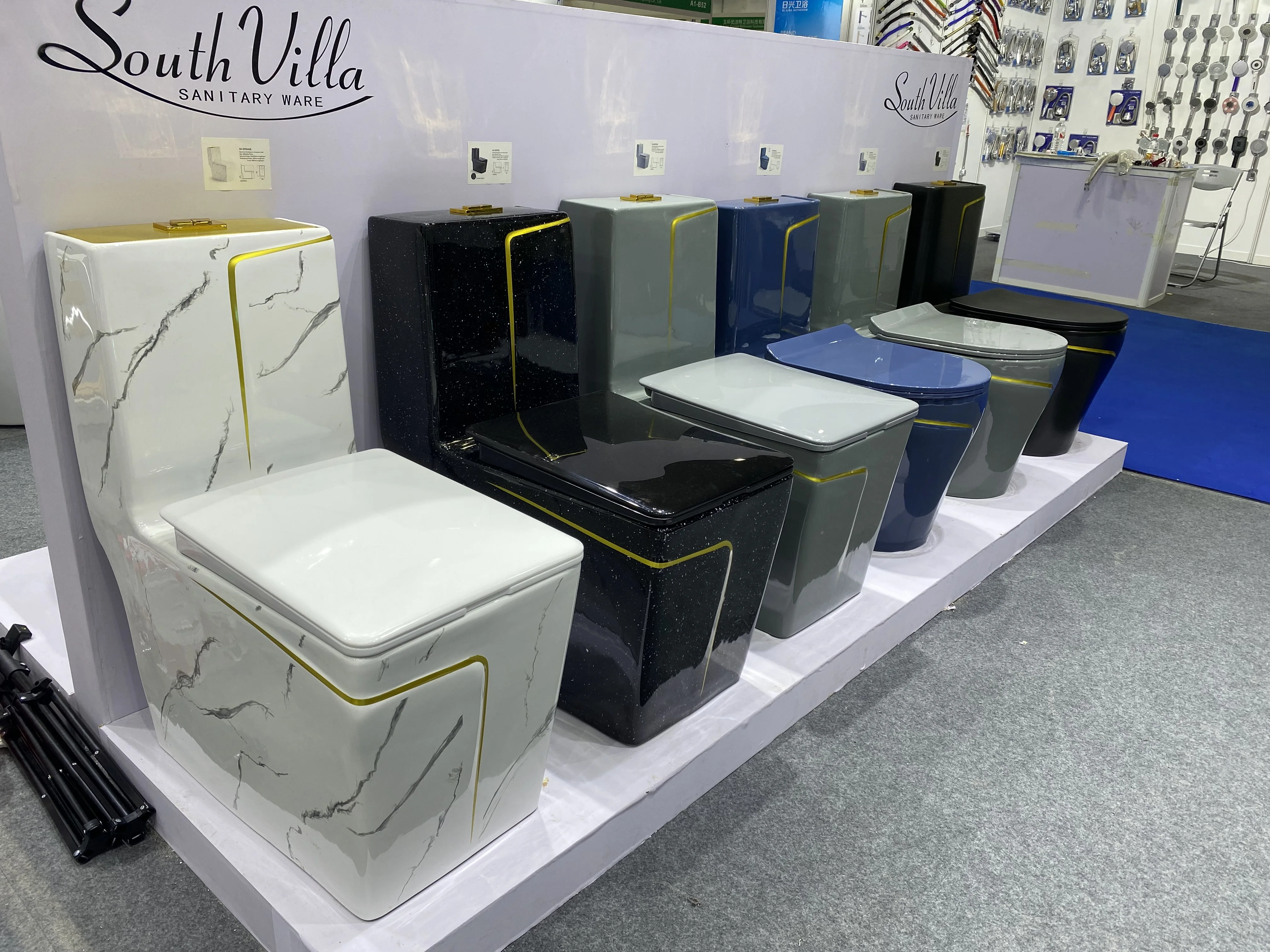 Luxury Modern Style WC Gold Line Multicolor Ceramic Toilet