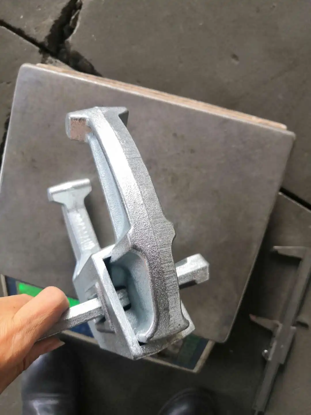 Scaffolding China Adjustable Casted Panel Clamp for Formwork Construction