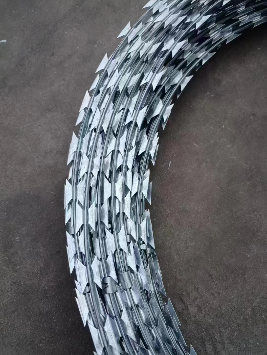 Cheap And High Quality Factory Price Razor Wire Fence/ Razor Barbed ...