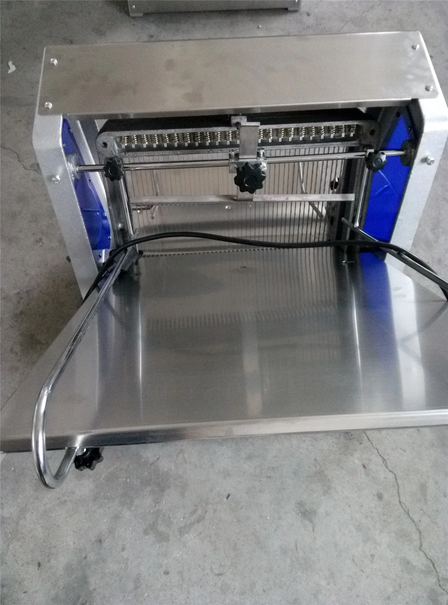 Industrial Bread Slicer - Efficient & Reliable Performance