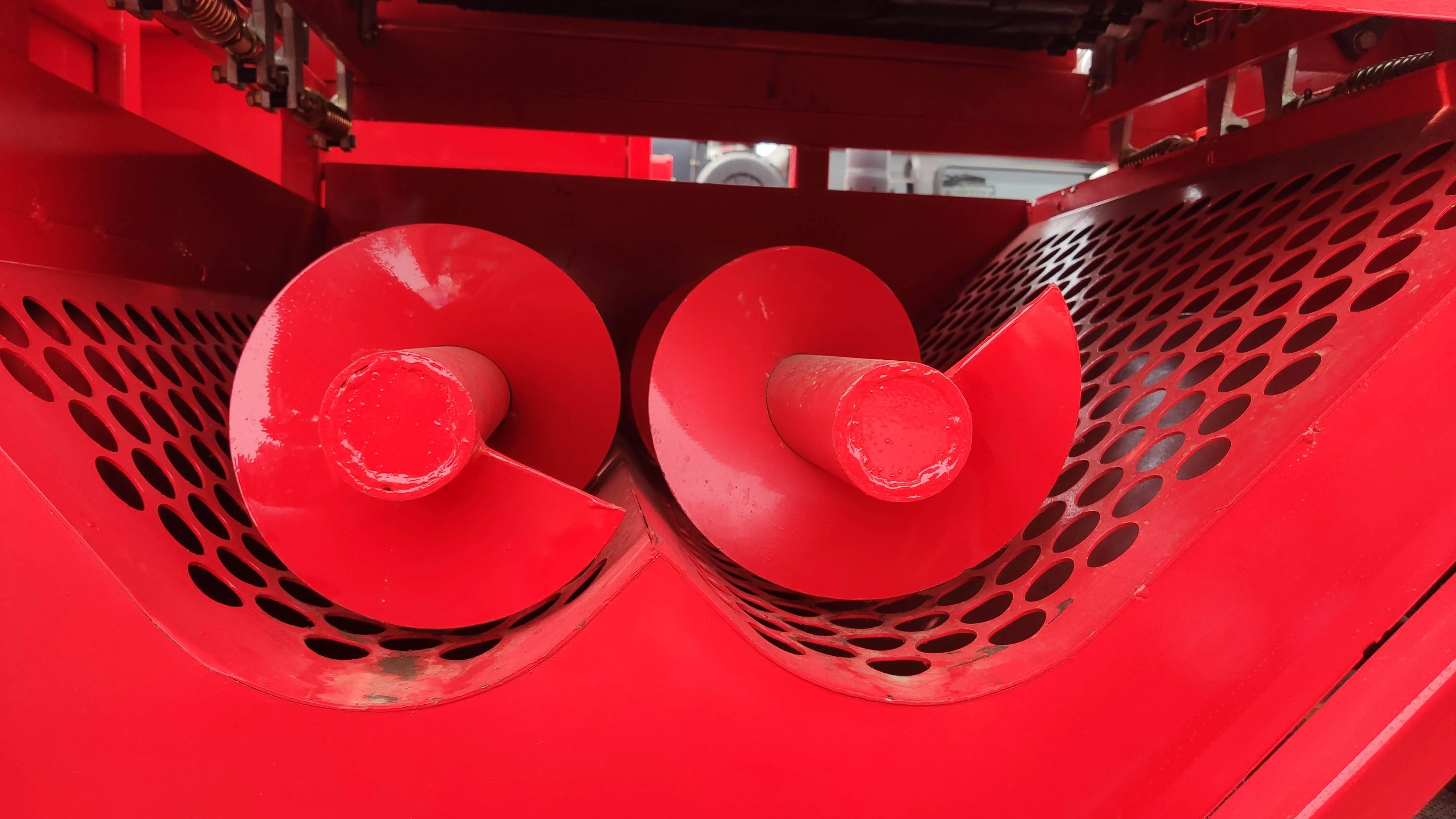 Three Rows Crawler Type Both Ear And Stem Maize Harvester Machine Price ...