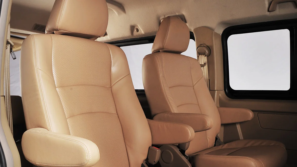 Alibaba.com: DFSK C37 Gasoline Passenger Van 5MT 1.5L 112 hp 9 Seater ...