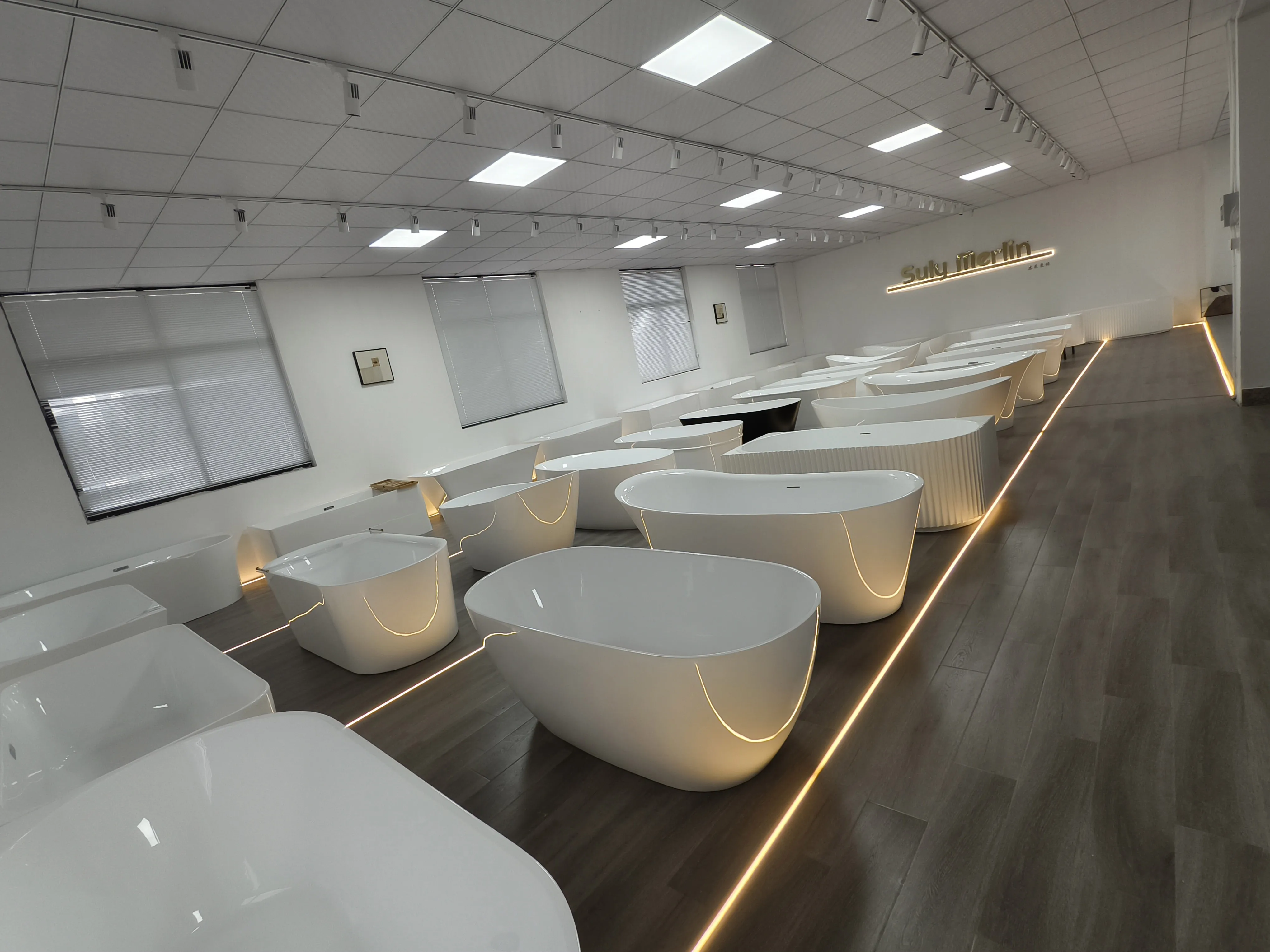 Suly Merlin Narrow Fluted Narrow Edge Acrylic Freestanding Bathtub ...