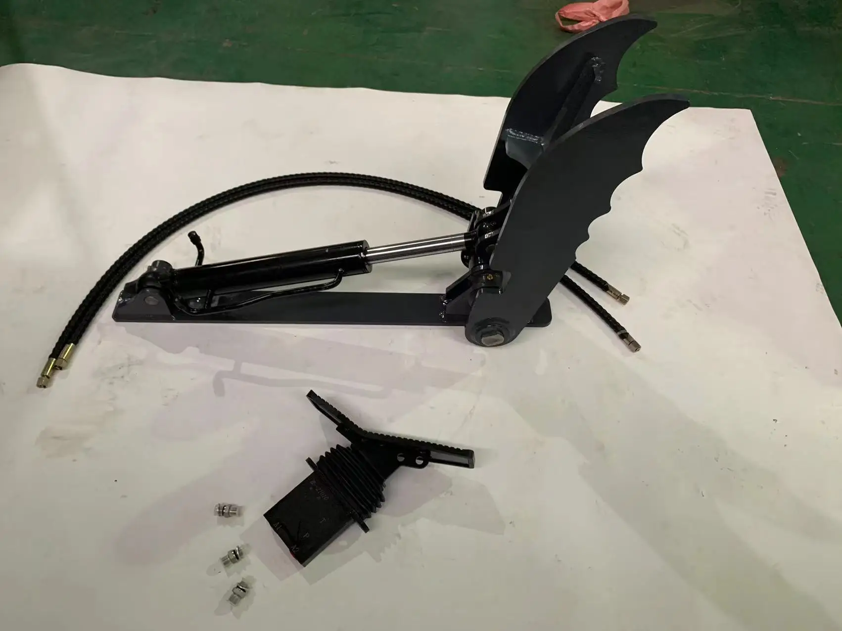 Mini Excavator Attachment - Hydraulic Thumb Excavator Thumb