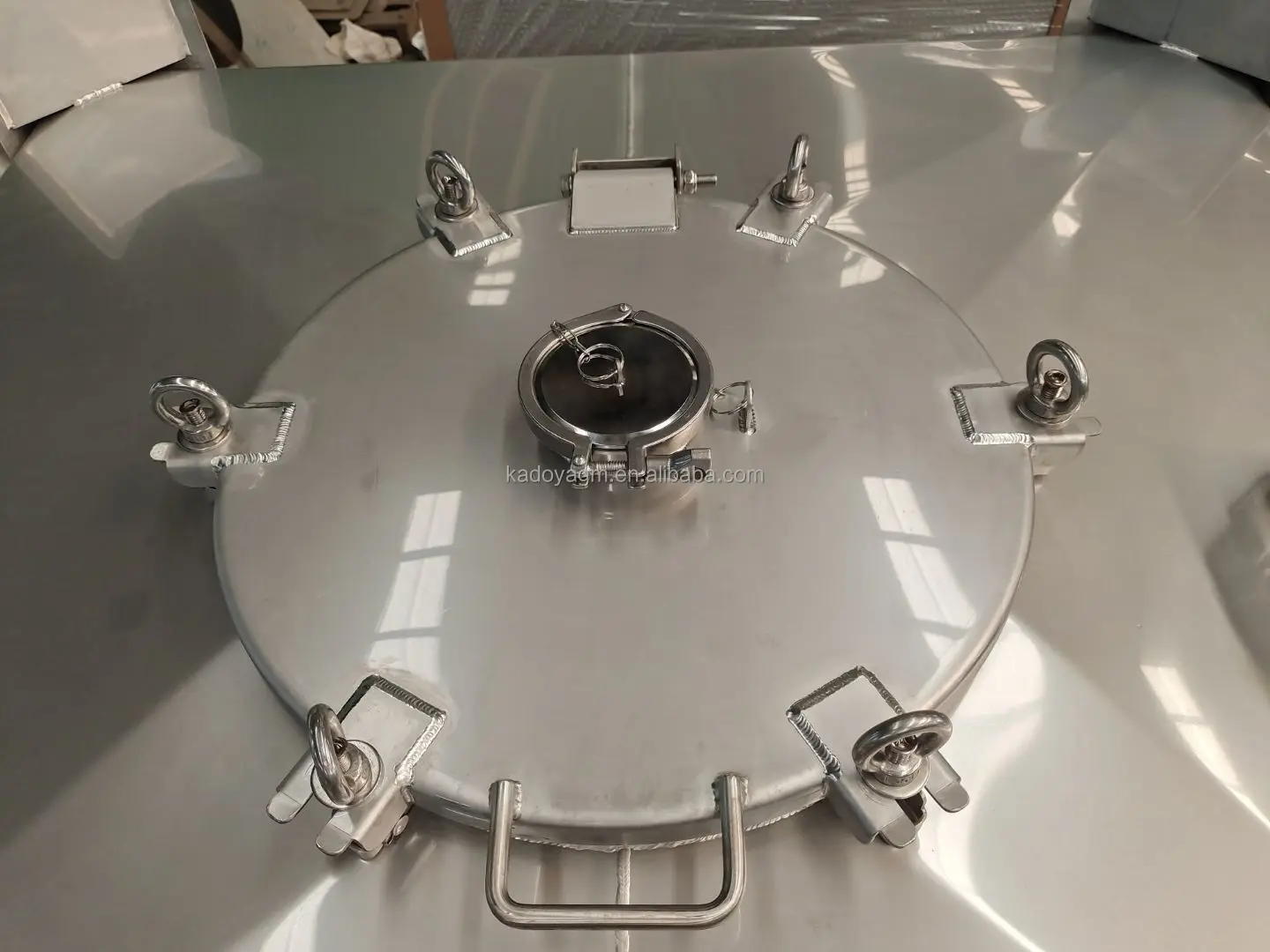 Durable 304 Stainless Steel Tanks for Storage & Transport