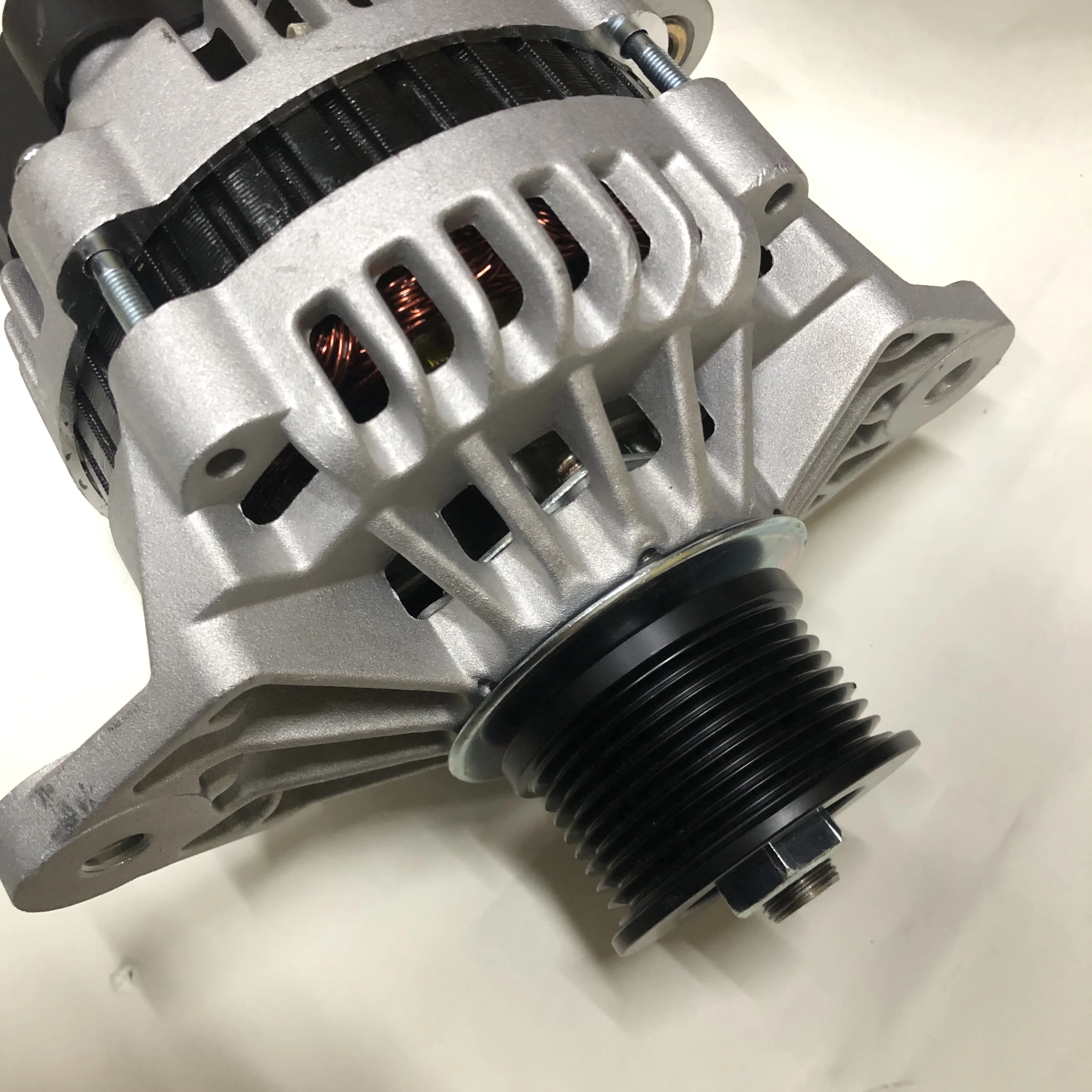 Auto 24V 70A 8pk Alternator 21Q6-41000 21E6-40030 3874863 8600407 for ...