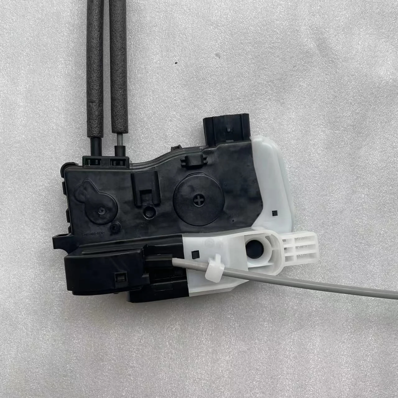 现代图森81410-2s000汽车门锁执行器后门闩总成 - Buy 门锁执行器,门锁,门锁锁扣执行器电机 Product on Alibaba.com