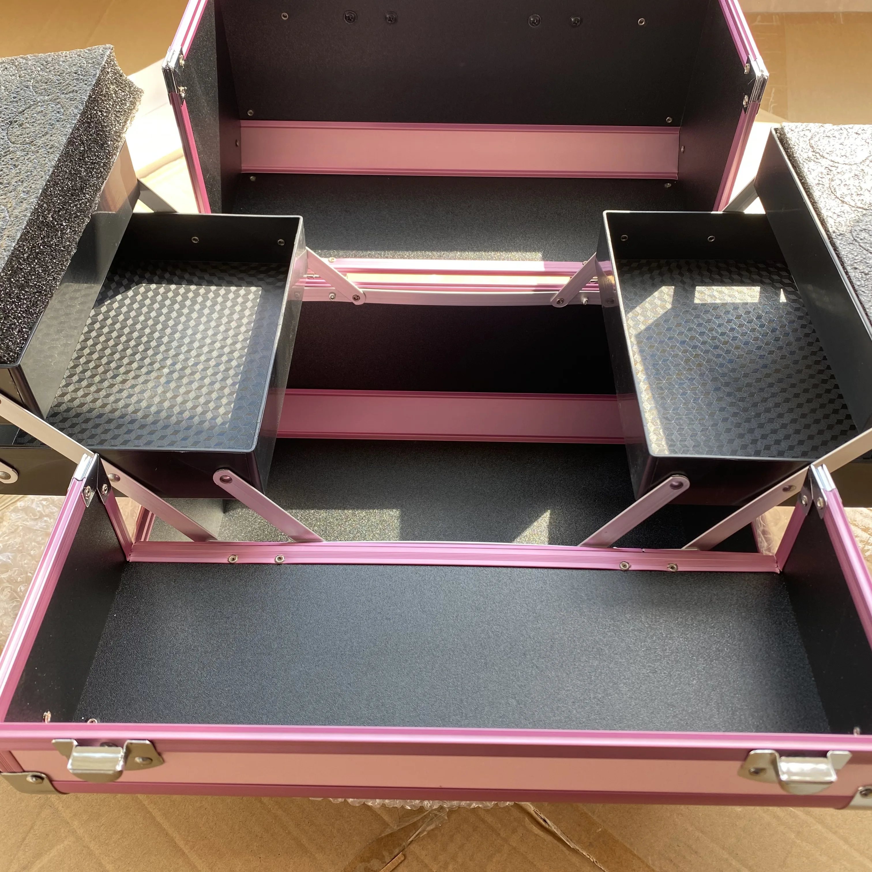 Luxury Beauty Salon Aluminum Pink Hard Cosmetic Storage Organizer Make ...