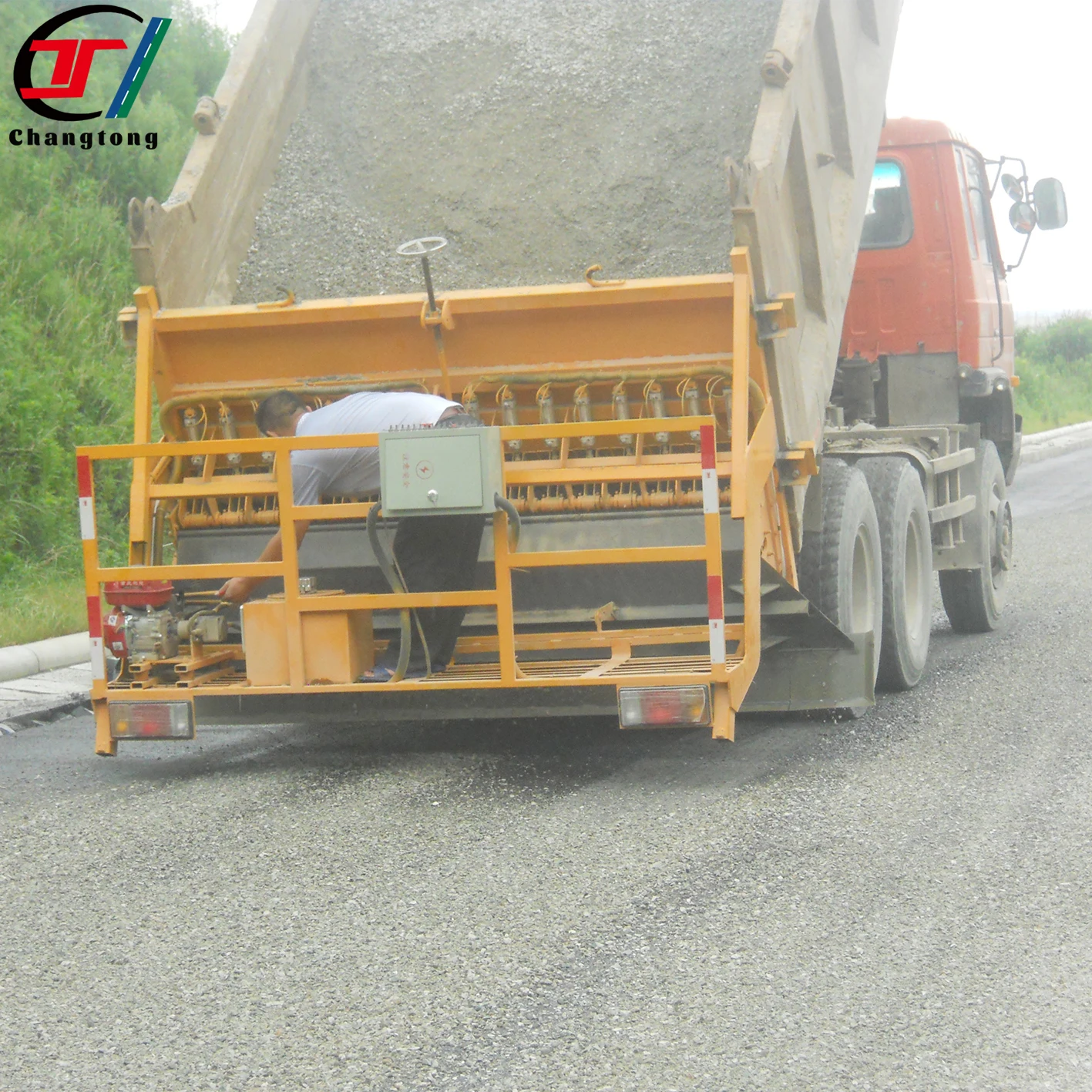 Dump Truck Chip Spreader Road Distributor Aggregate Chip Spreader for ...