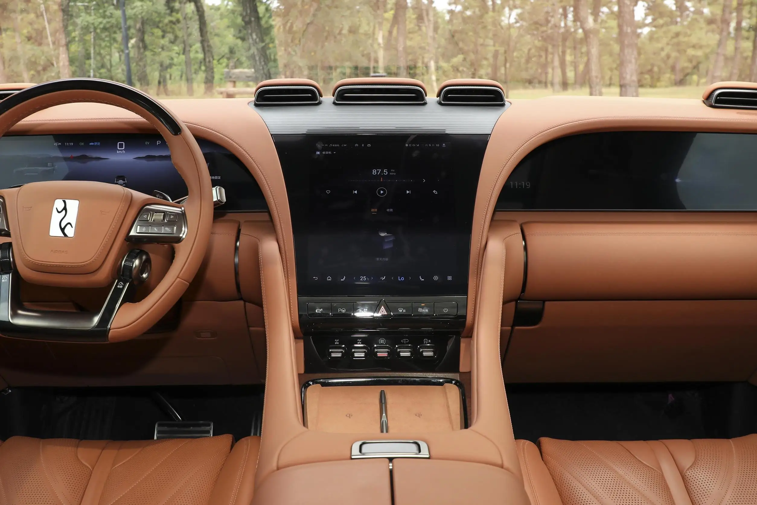 BYD Yangwang U8 - 2024 Hybrid SUV with 180km CLTC Range