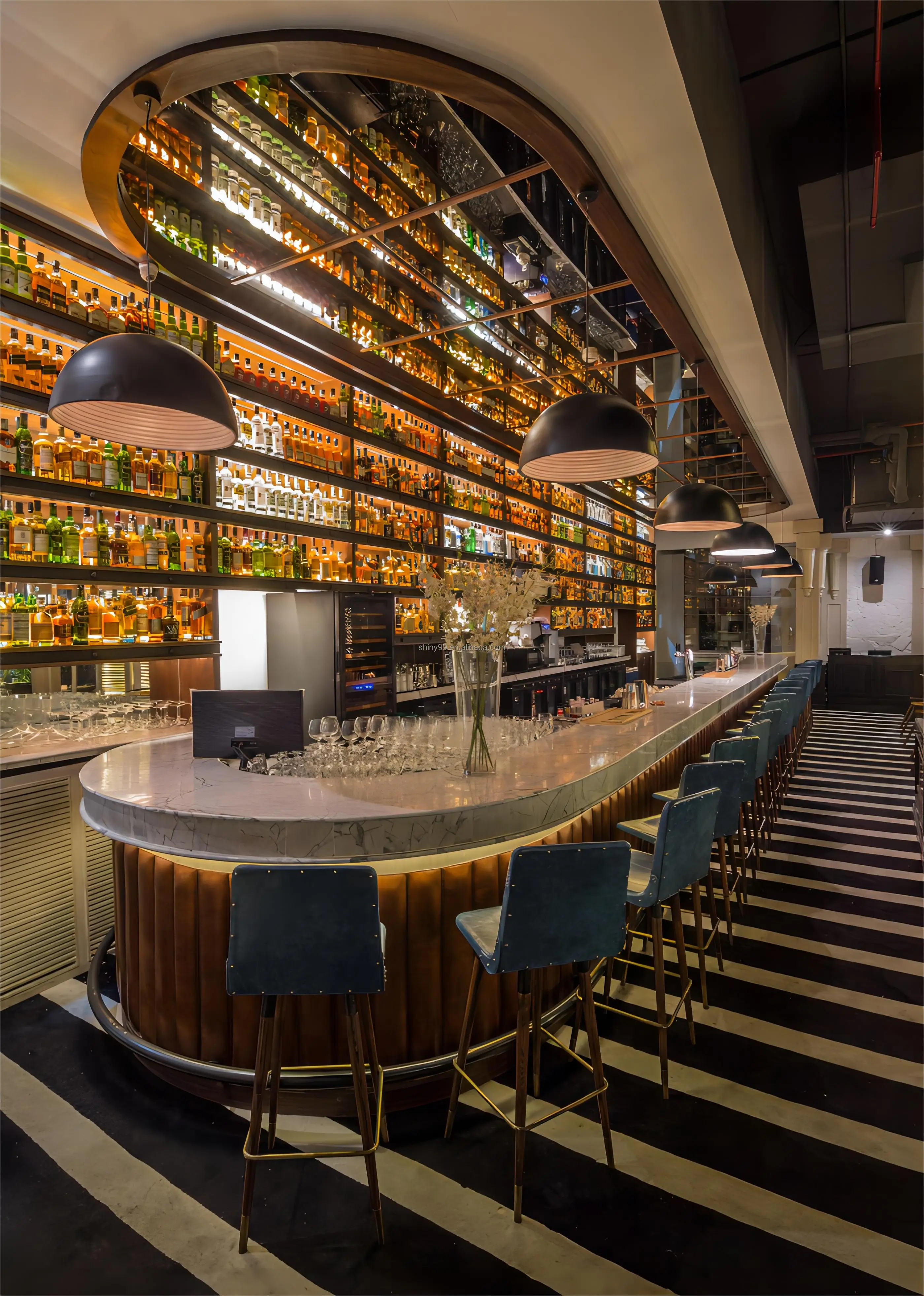 Luxury Irish Pub Bar Counter Design - Customizable Furnishings