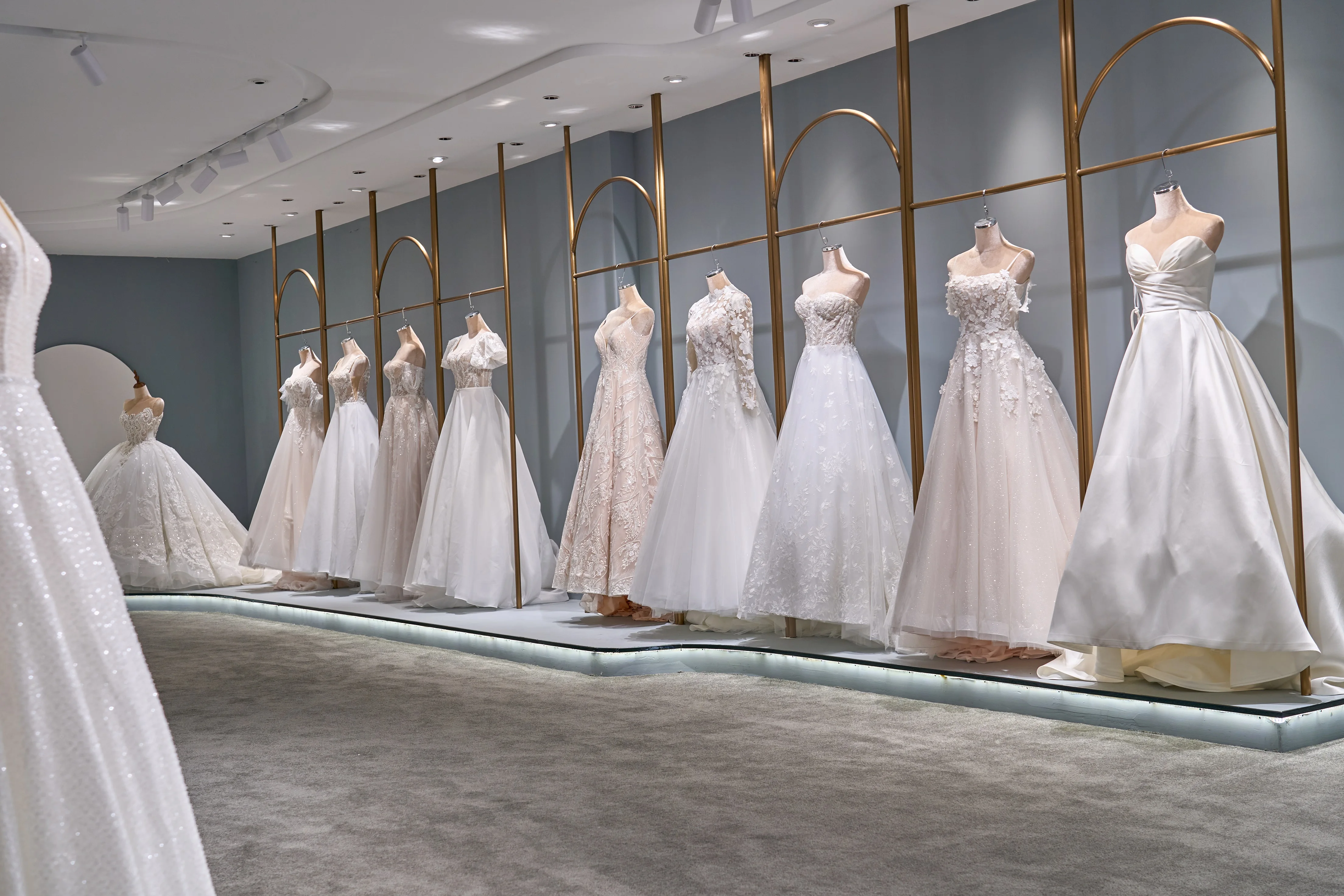 Romantic Wedding Dress Luxury Lace Ball Gown New Style Long Sleeve ...