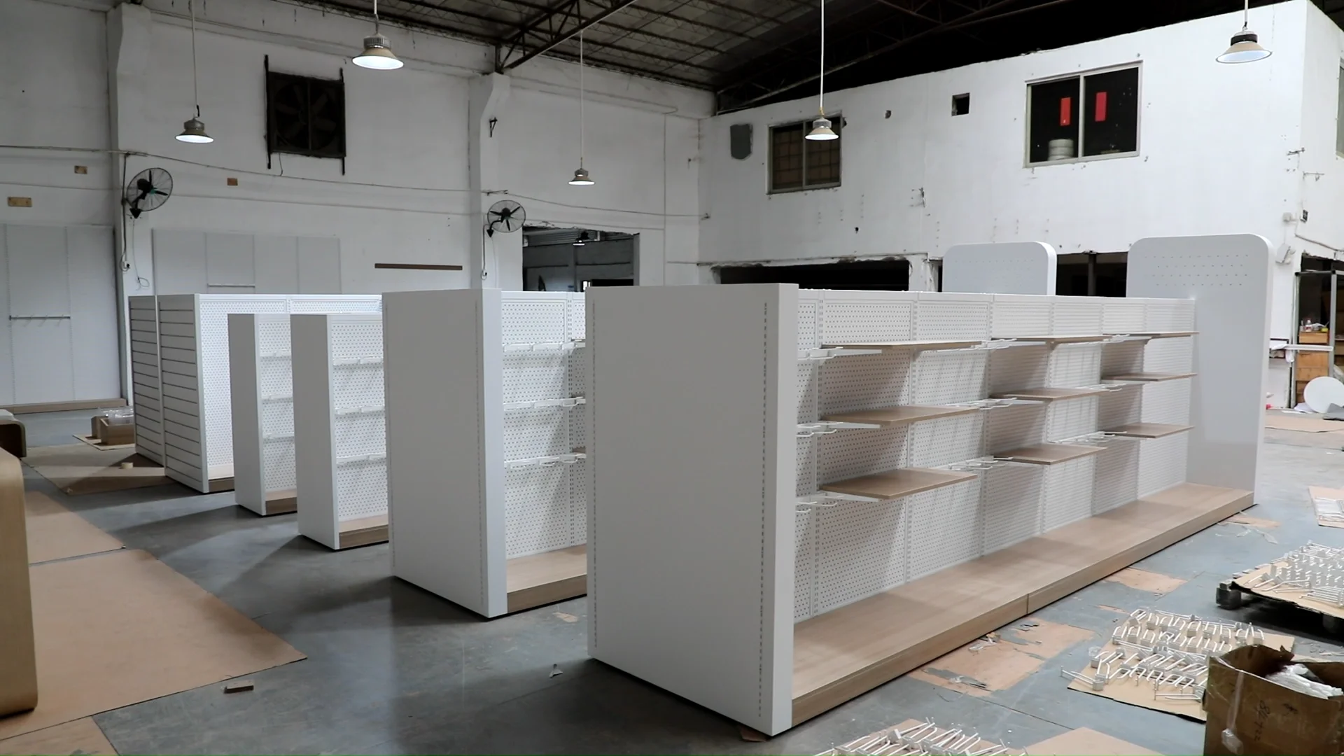 Modern Clothes Shop Interior Decoration Retail Garmant Shop Fitting ...