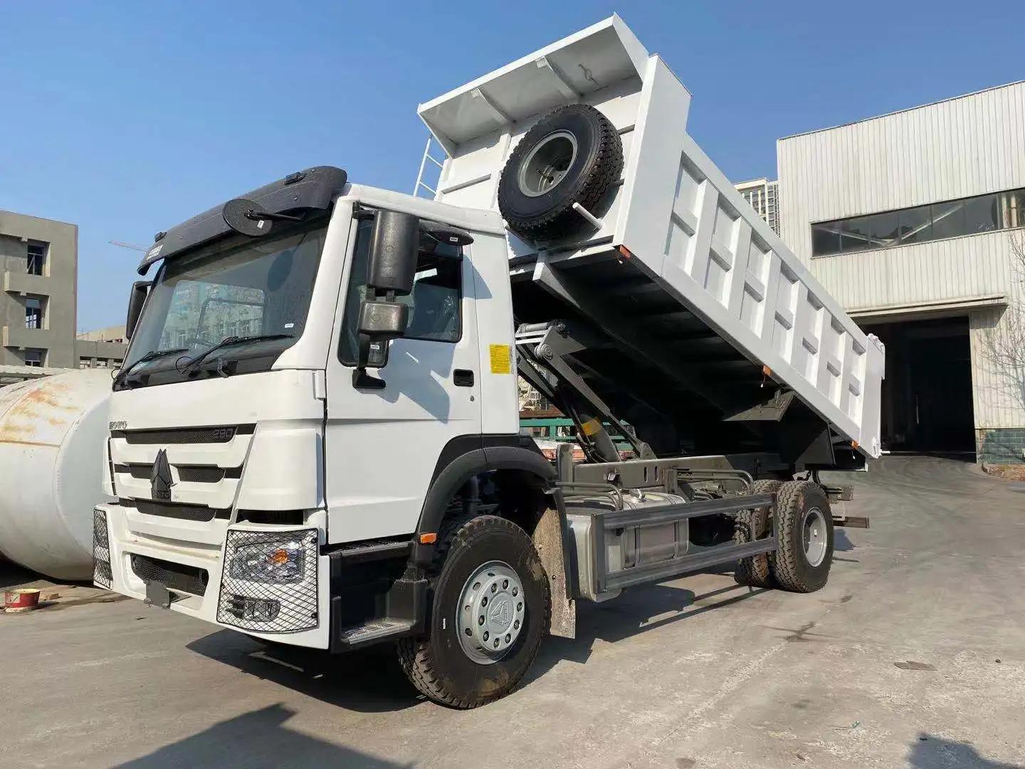 10 Wheel Howo 371hp Right Hand Drive Dump Truck With 300l Fuel Tank ...