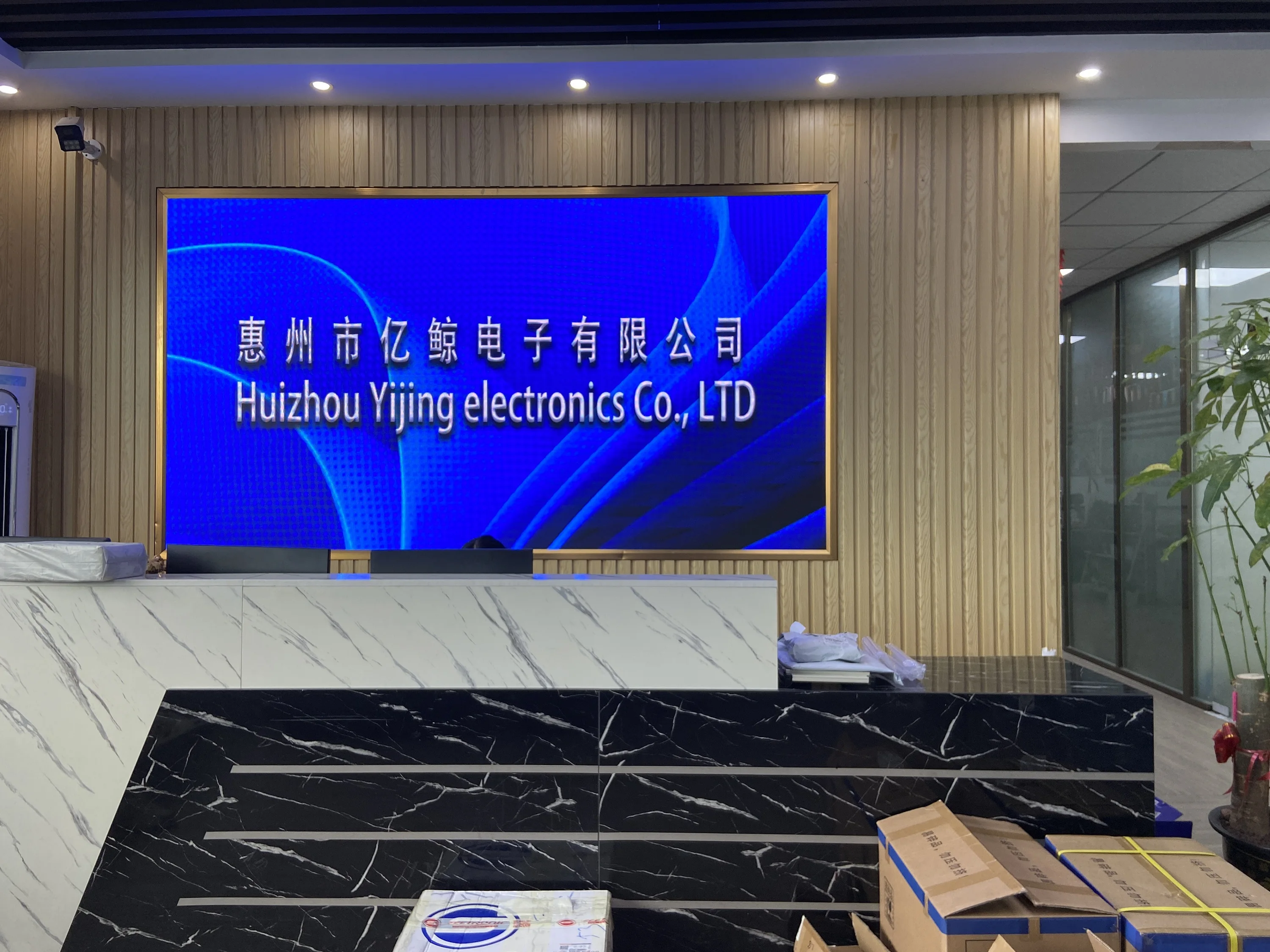 Innovative LED Display Coke Can - Eye-Catching Retail/Bar Advertising ...