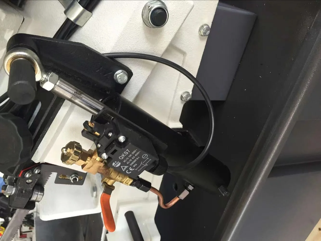 Metal Cutting Band Saw Machine - Precision and Power