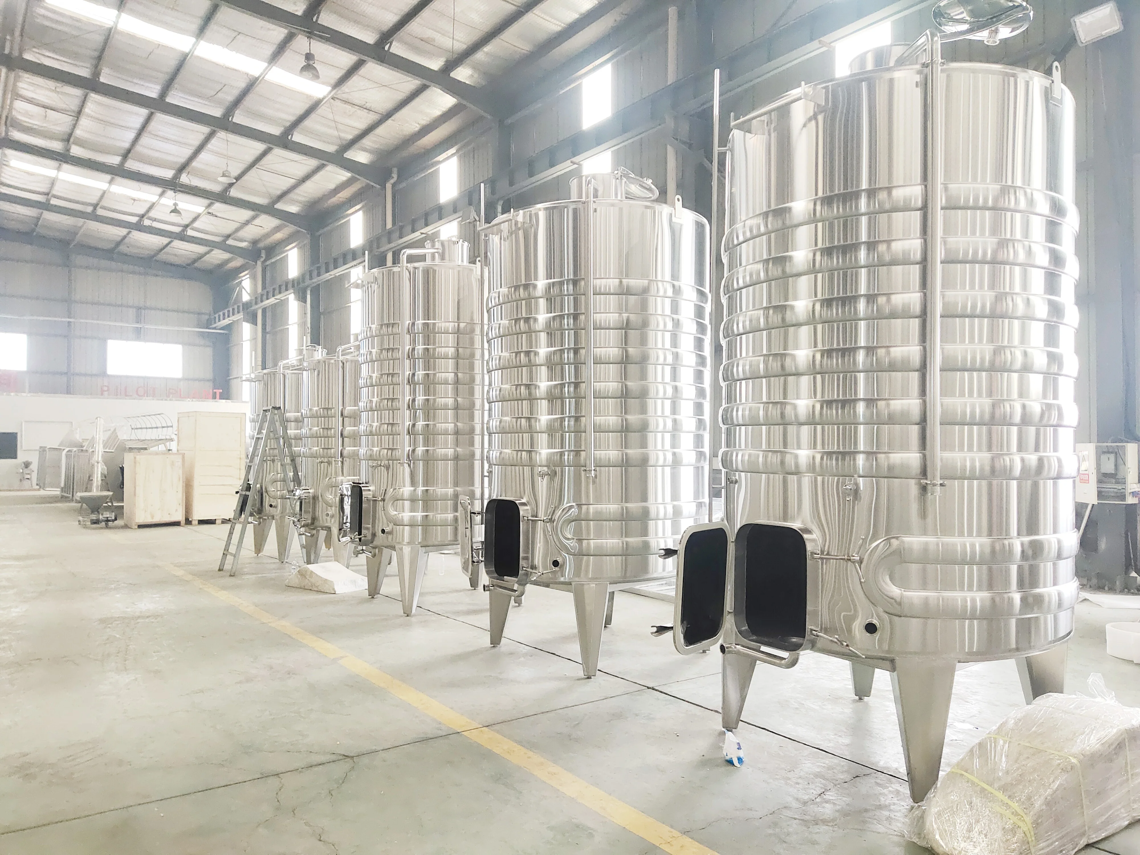SUS304 Wine Fermenter Equipment - Efficient Cooling Tanks