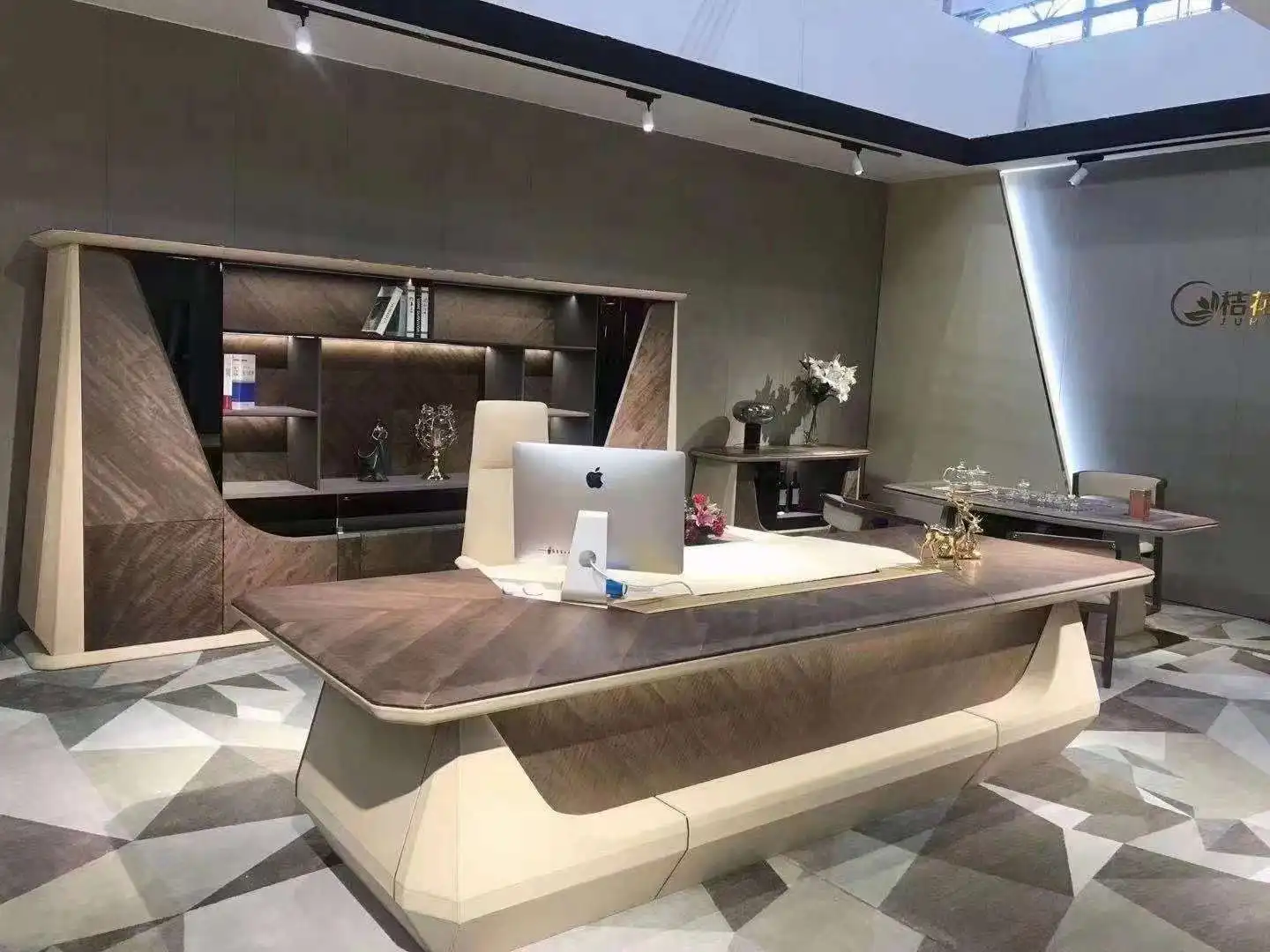 Modern Design Boss Office Desk - Luxury & Functionality